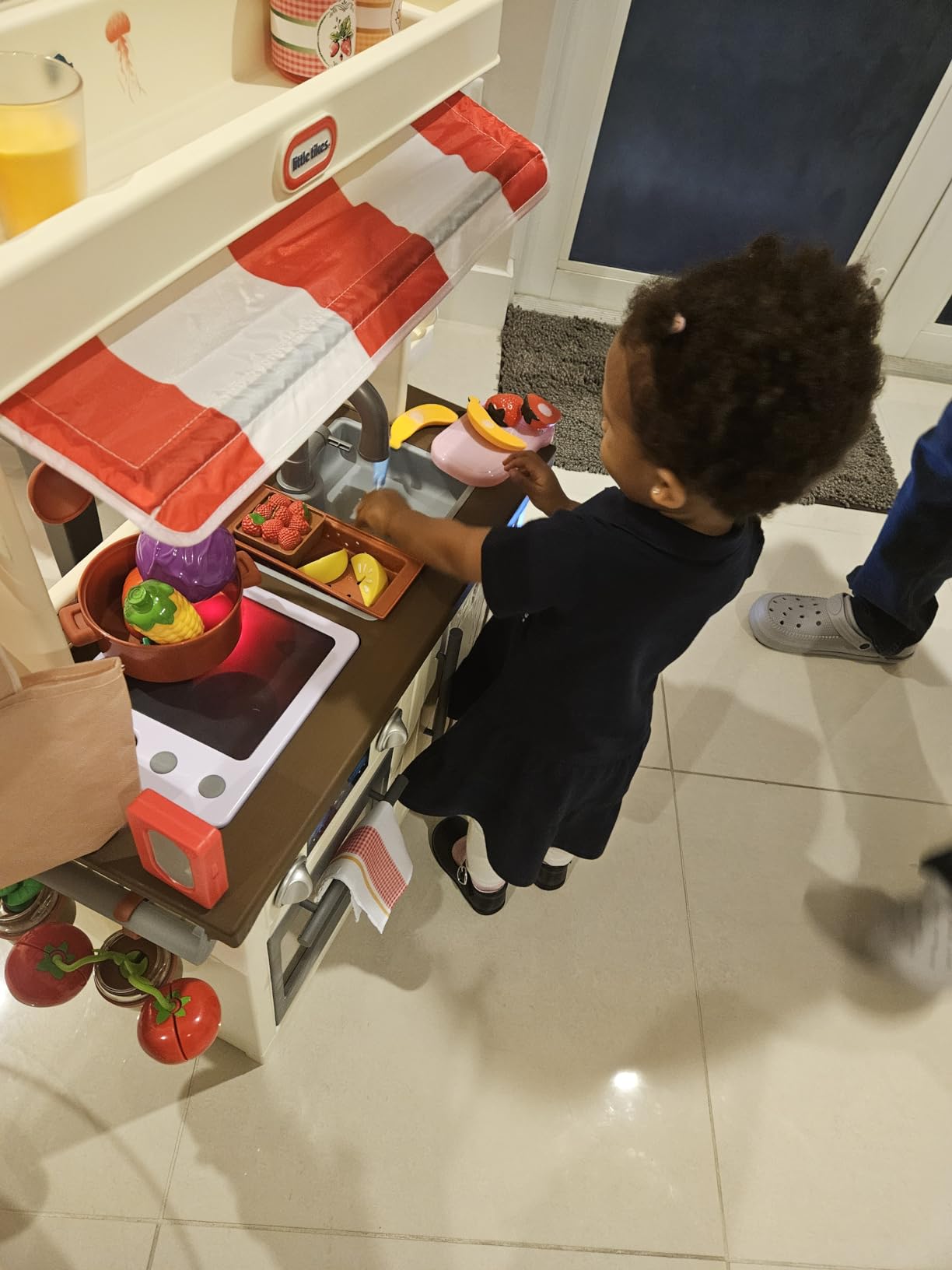 Amazon.com: Little Tikes First Market Kitchen Pretend Play Kitchen w ...
