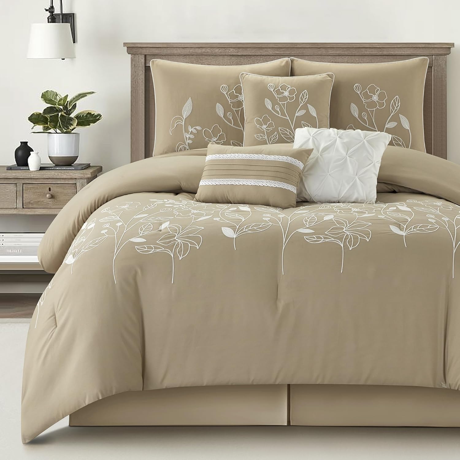 Amazon.com: LANCO MODERN LIFESTYLE Taupe Queen Comforter Set, Chain ...