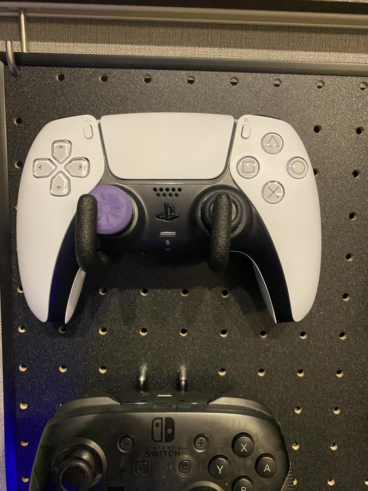 Amazon | Nivithi 有孔ボード フック パンチングボードフック 穴ピッチ25mm 固定 止め 金具 ディスプレイ 壁面収納 商品 ...