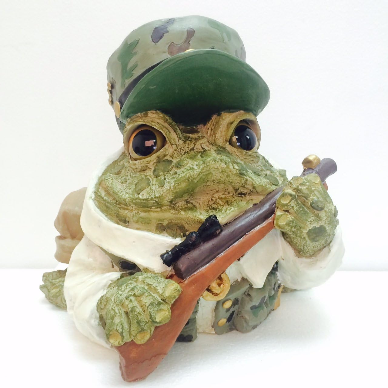 Amazon.com : Homestyles Toad Hollow #95373 Figurine Hunter with Gun ...