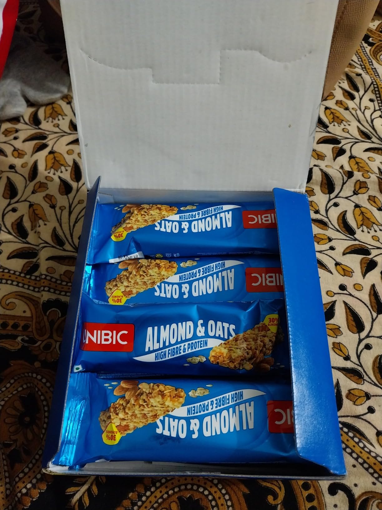 Unibic Snack Bar Almond & Oats Pack of 12, 360 Grams : Amazon.in ...