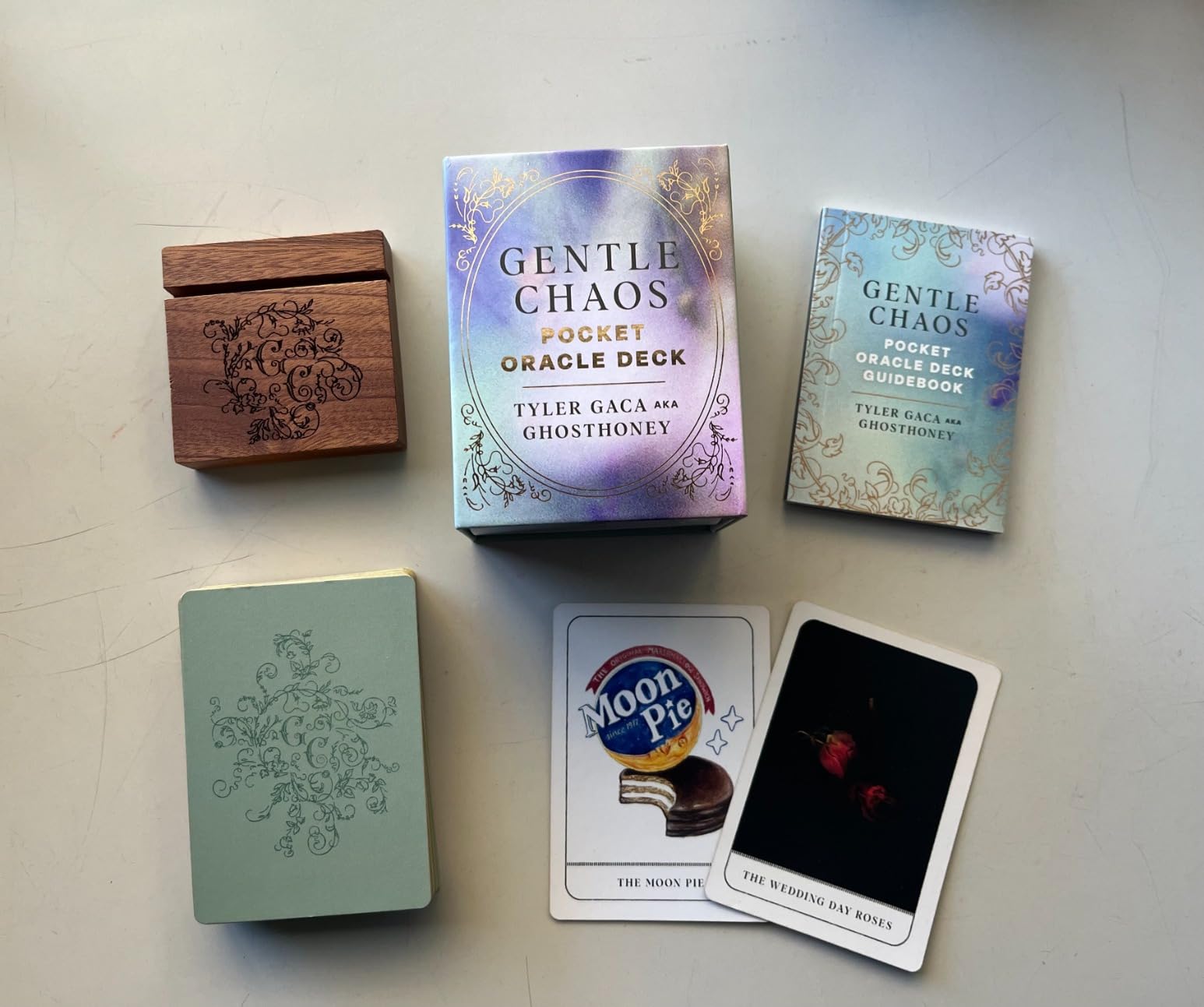 Amazon | Gentle Chaos Pocket Oracle Deck (RP Minis) | Gaca, Tyler ...