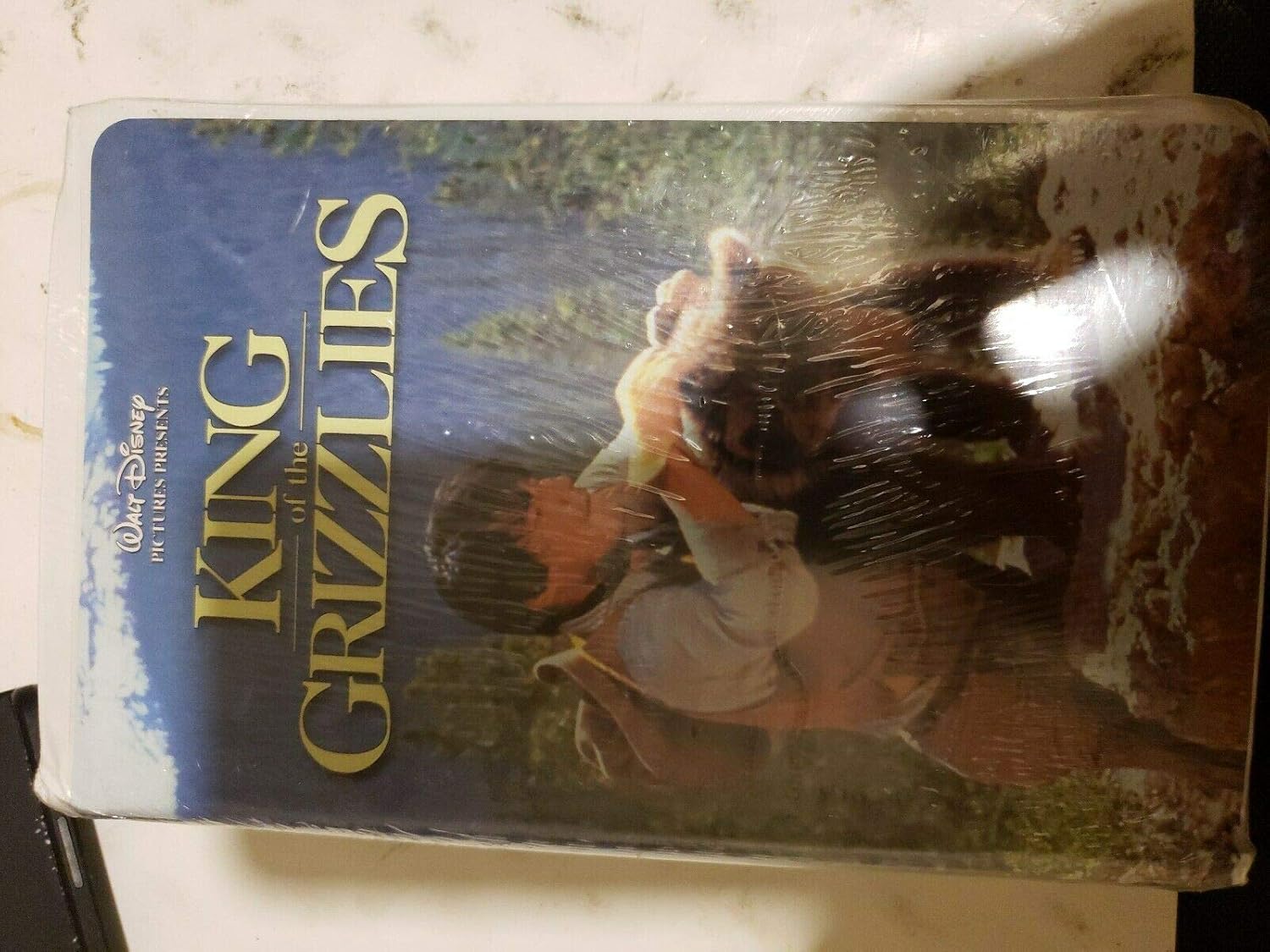 Amazon.com: King of Grizzlies [VHS] : John Yesno, Chris Wiggins, Hugh ...