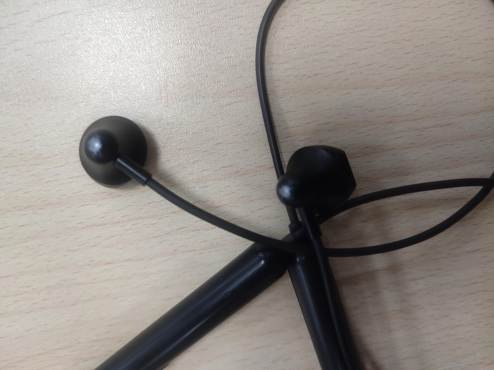 MadRabbit Fly Wireless Bluetooth earphones with Mic Sporty Semi in Ear ...