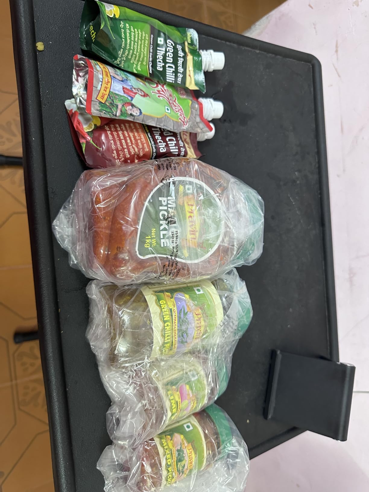 Pravin Suhana Pickles Mango Pickle, 1kg Jar : Amazon.in: Grocery ...