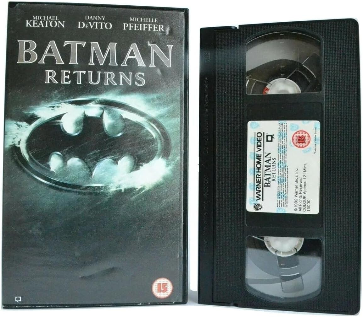 Amazon.com: Batman Returns [VHS] : Michael Keaton, Danny DeVito ...