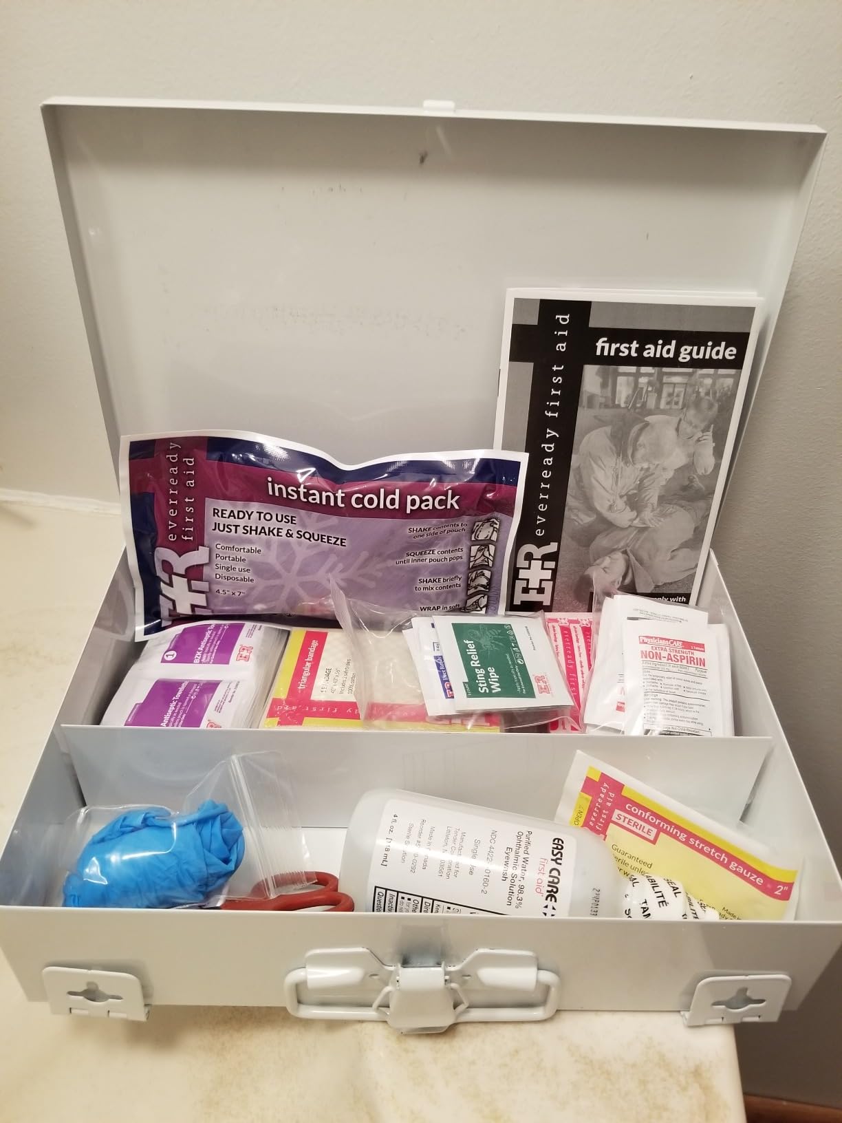 Amazon.com: Ever Ready First Aid 107 Piece 25 Person First Aid Kit with ...