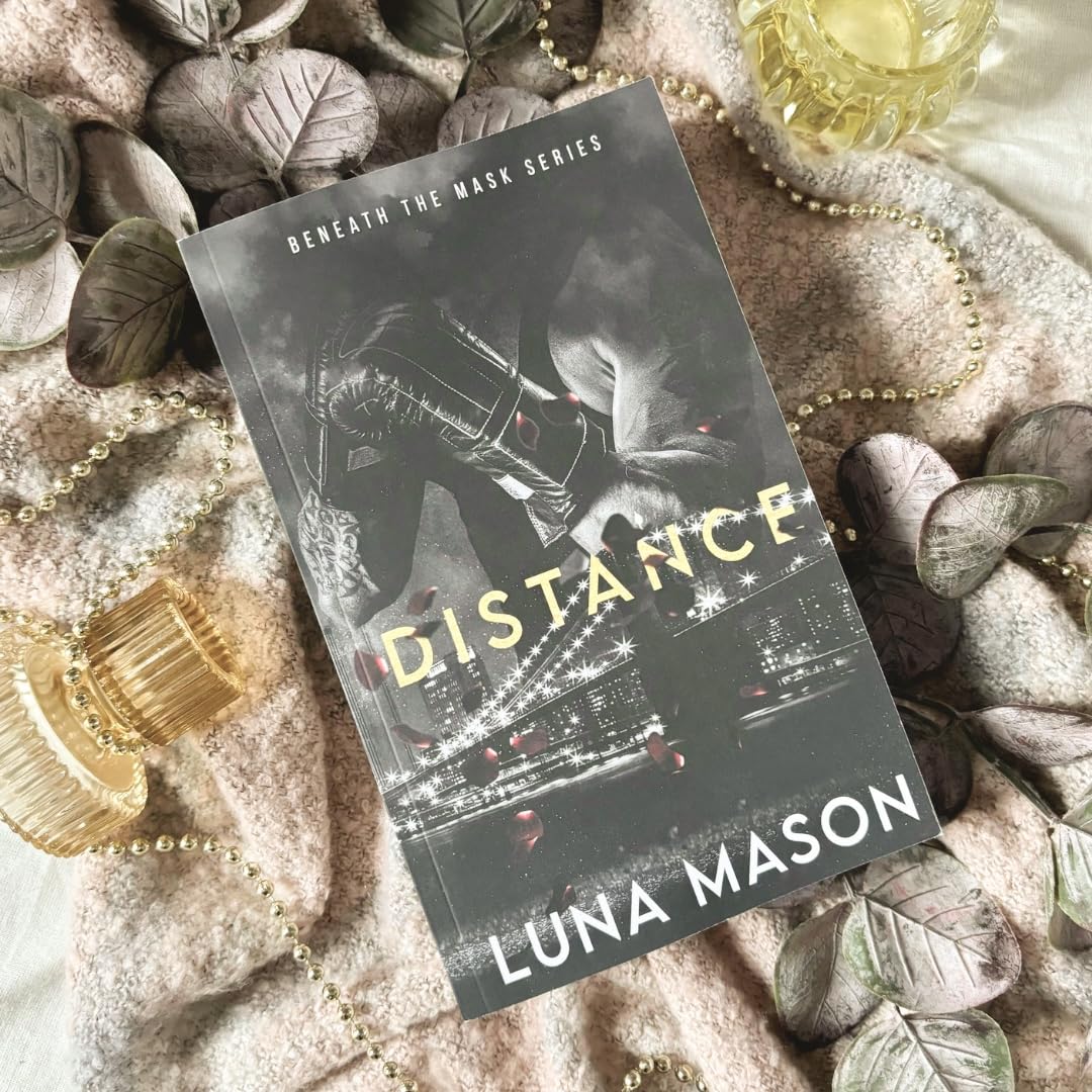 Distance: A Dark Mafia Romance (Beneath The Mask Series, Band 1 ...