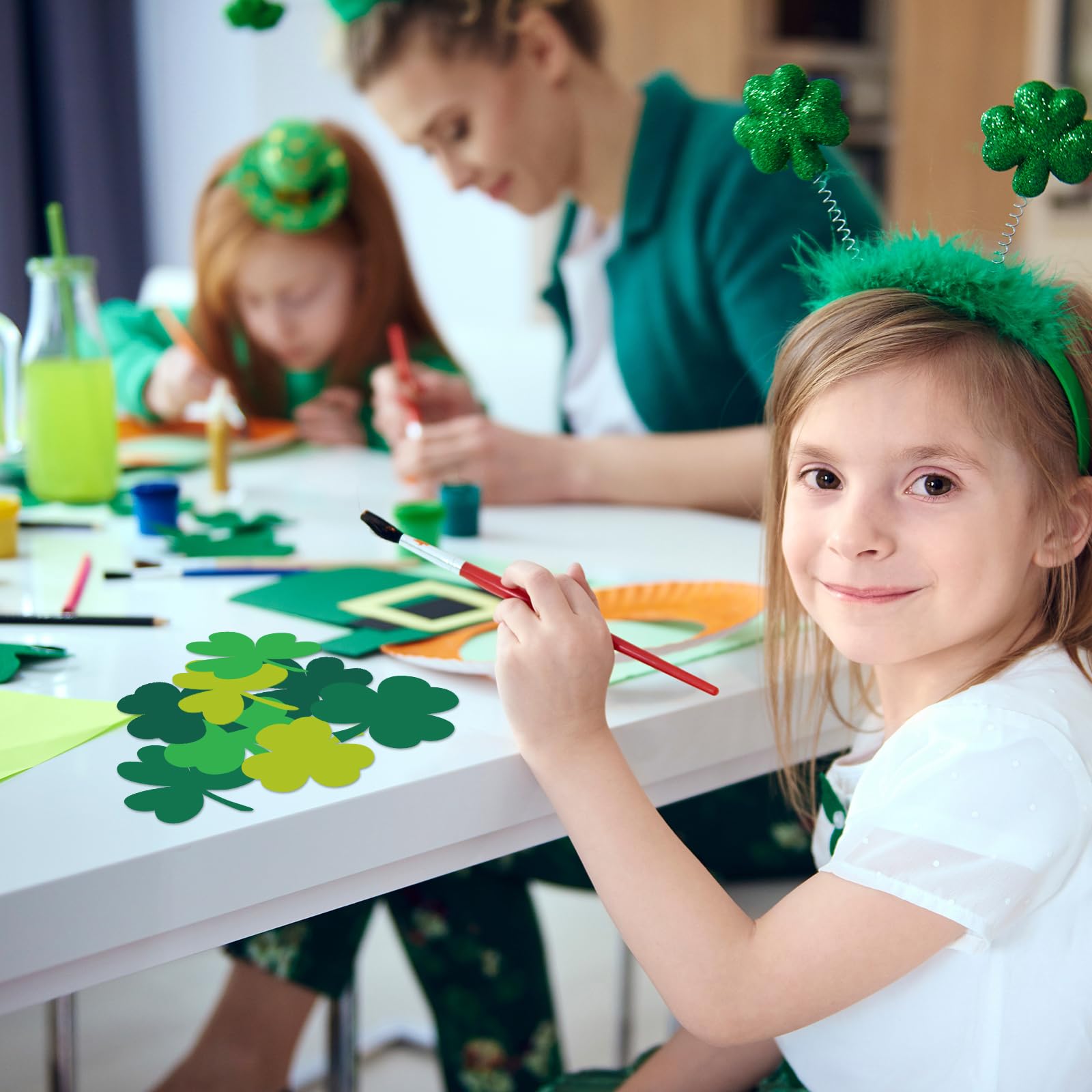 Snapklik.com : 200 Pcs St. Patricks Day Shamrock Cutouts Bulletin Board ...