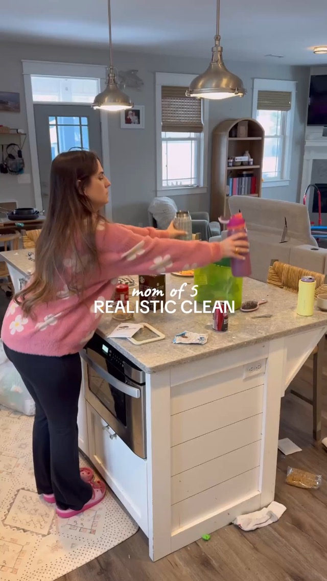 Watch clean with me and some of my favorite products on Amazon Live