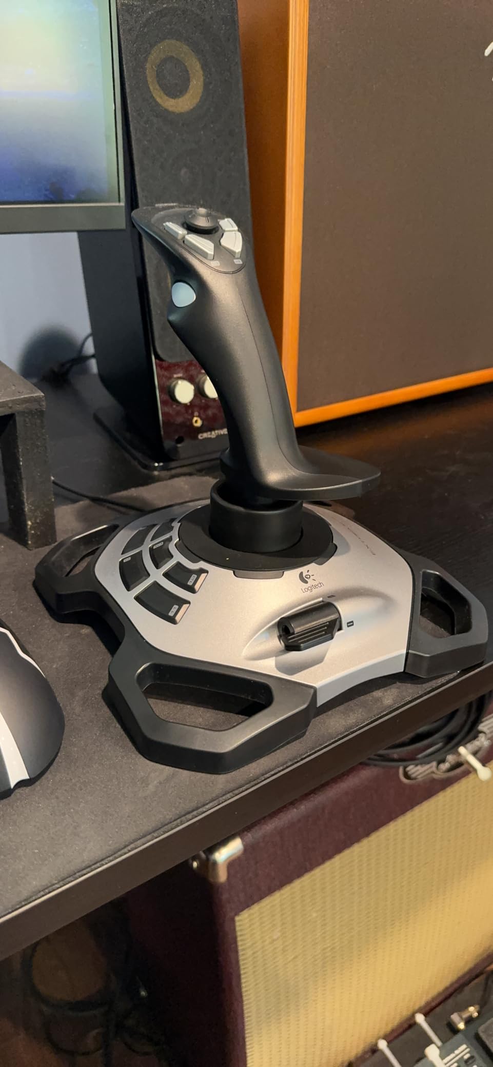 Amazon.com: Logitech 羅技 G Extreme 3D Pro USB 搖桿,適用於 Windows - 黑色/銀色
