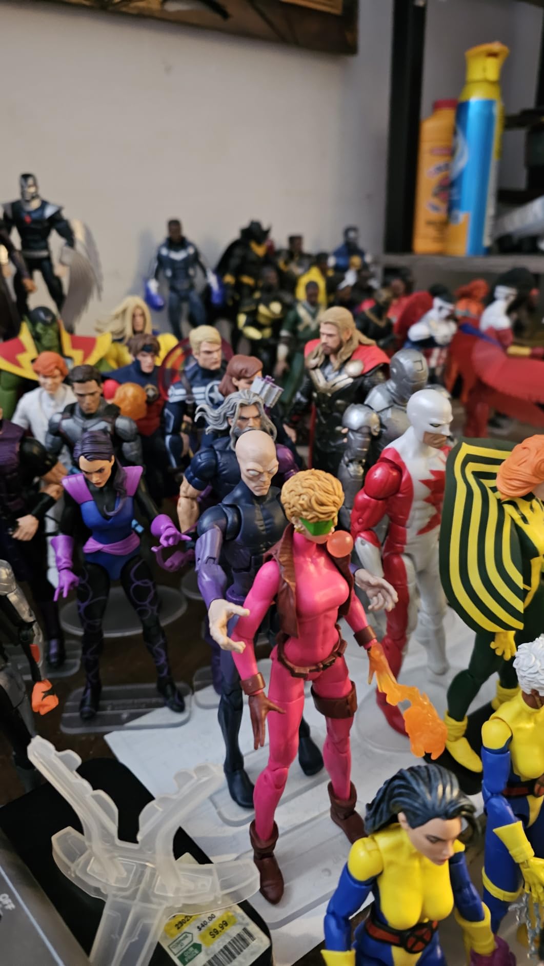 Amazon.com: Marvel Legends Series X-Men Darwin Action Figure 6-Inch ...