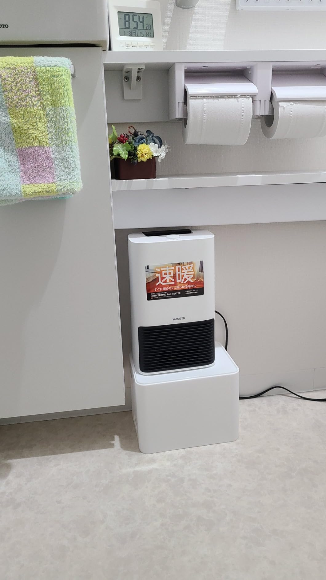 Amazon.co.jp : [山善] セラミックファンヒーター セラミックヒーター ミニタイプ 足元 速暖 小型 静音 トイレ 洗面所 脱衣所 転倒OFFスイッチ ホワイト DMF-S06 ...