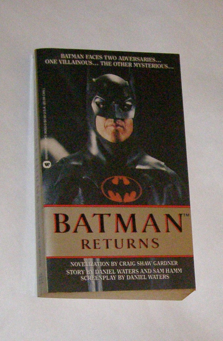 Batman Returns: DC Comics, Gardner, Craig Shaw: 9780446363037: Amazon ...