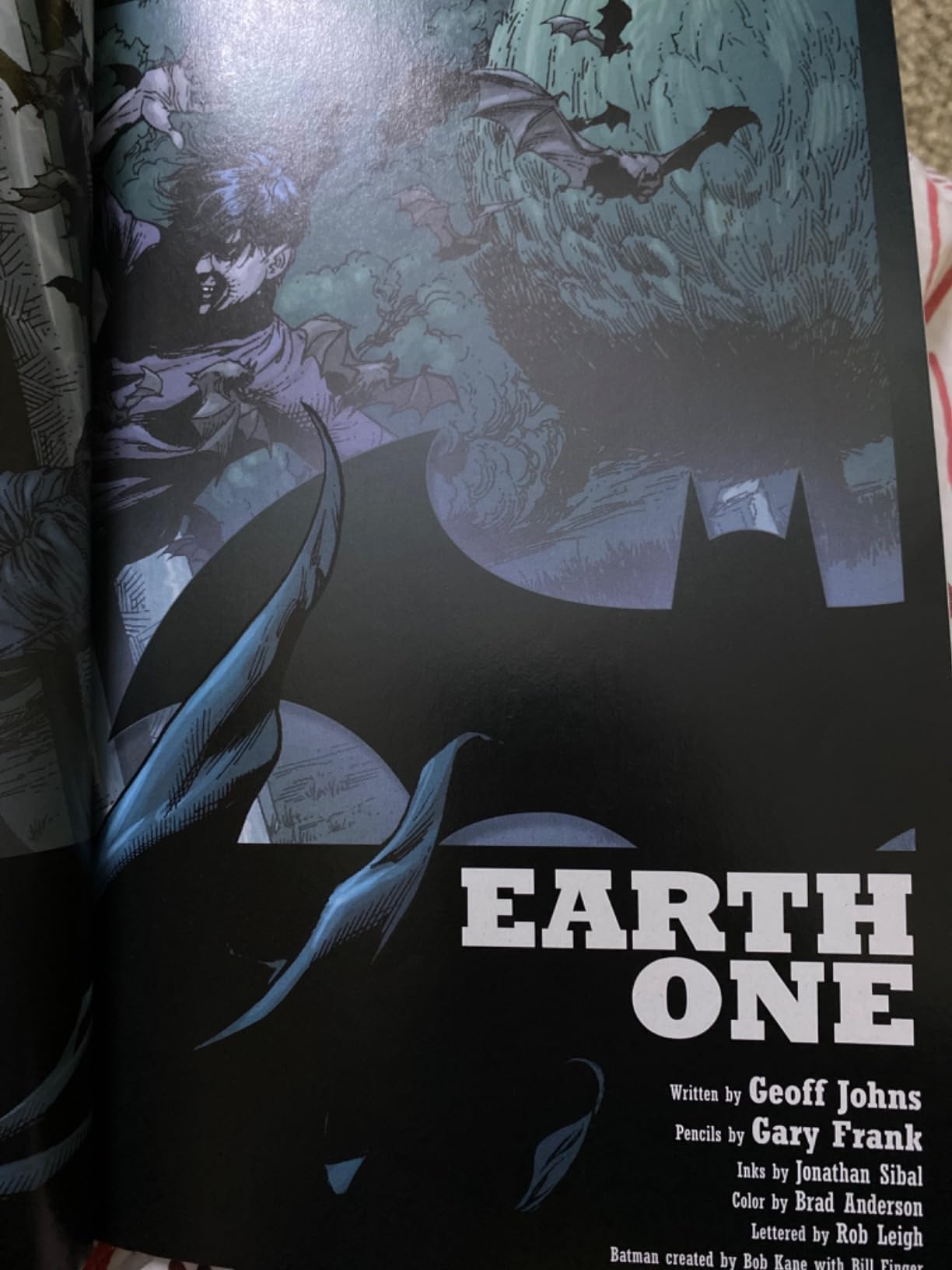 Batman: Earth One Vol. 1 (Batman:Earth One series) eBook : Johns, Geoff ...