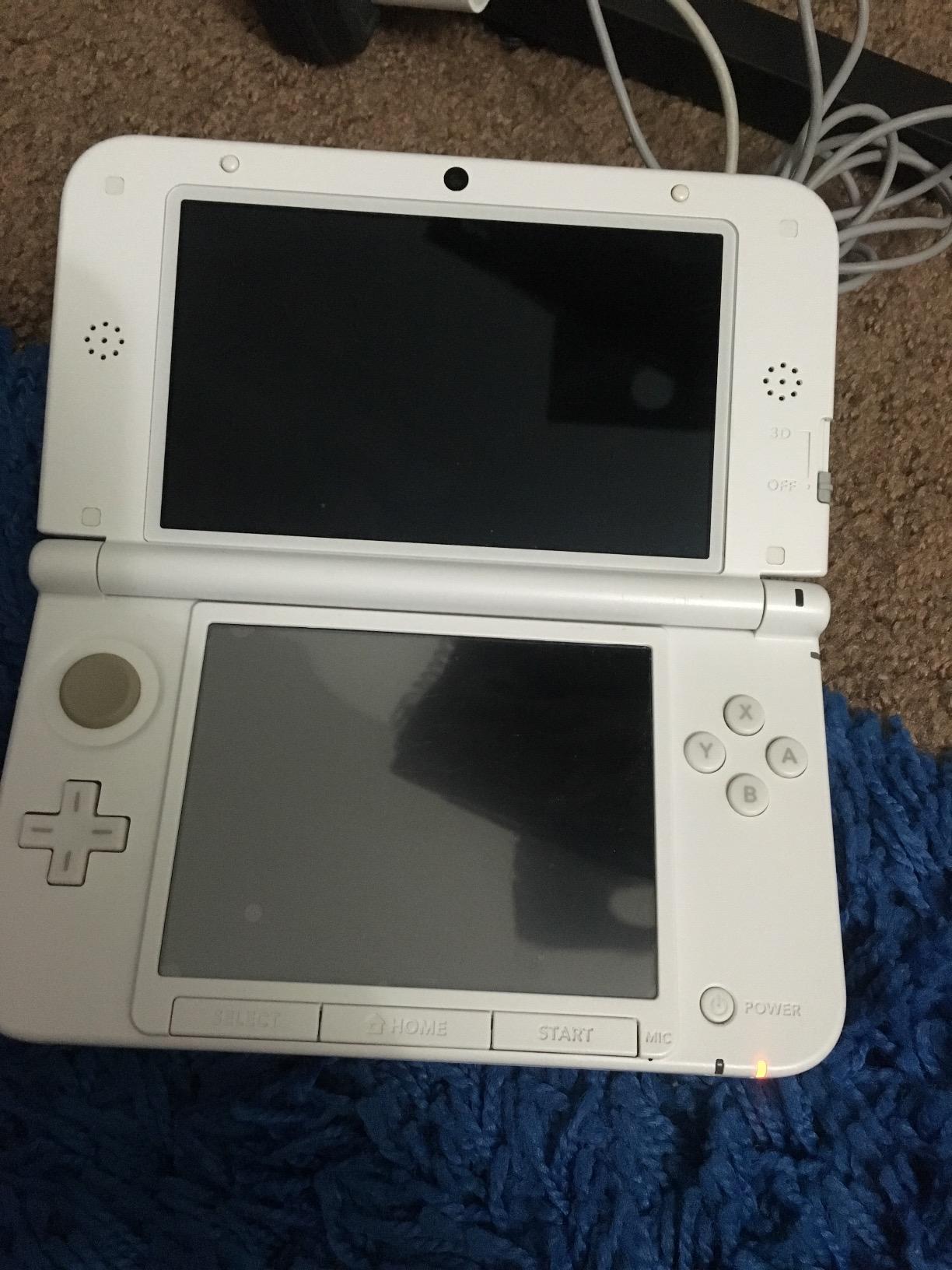 Amazon.com: Nintendo 3DS XL - Yoshi Edition : Video Games