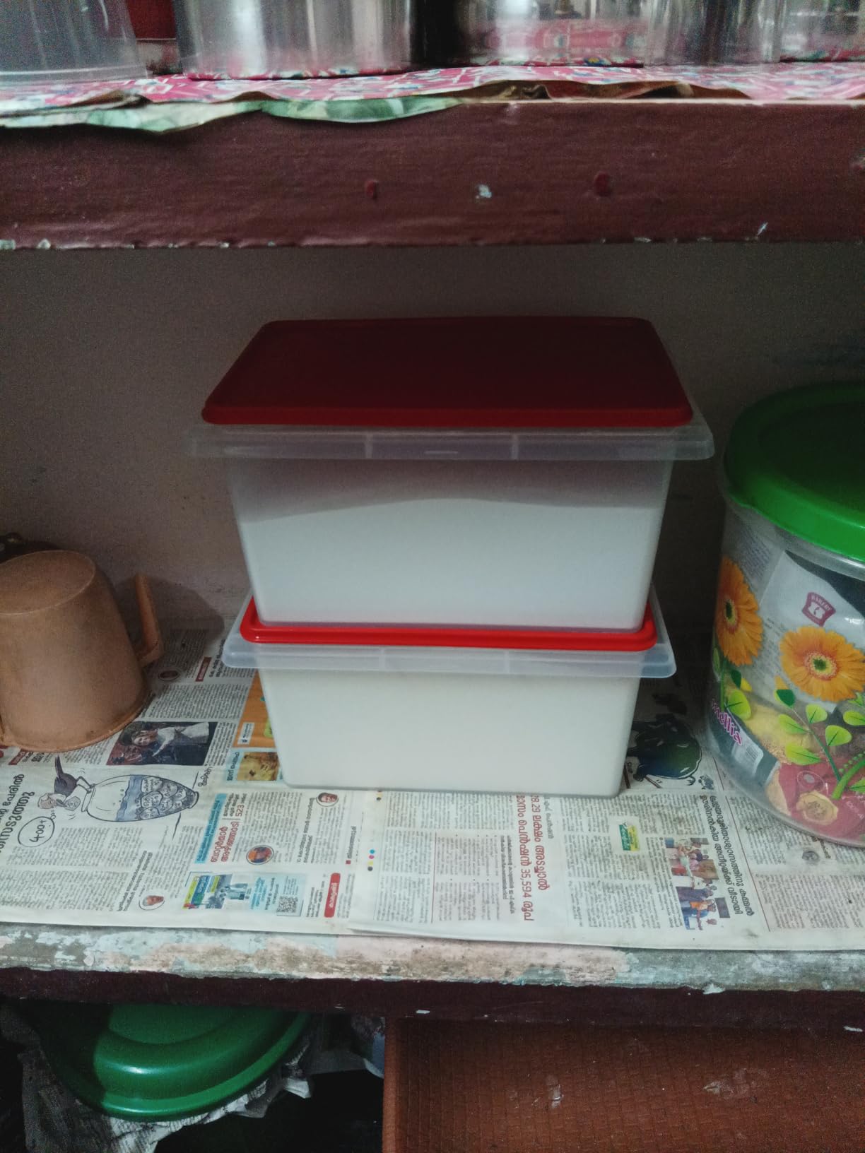 Buy Tupperware TRK085 Plastic Rice Keeper - 5 kg, Red. Online at Low ...