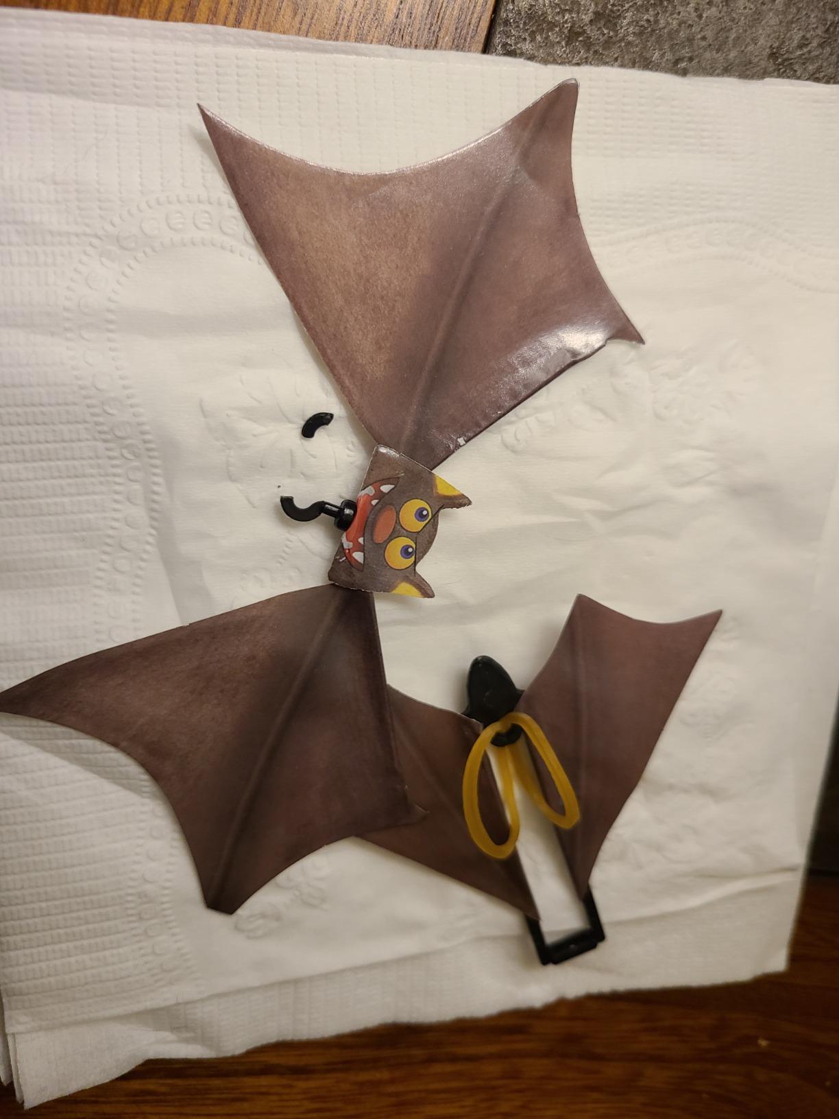 Amazon.com: Magic Flying Bat, Anytec 3PC Wind up Bat Flutter Card Prank ...