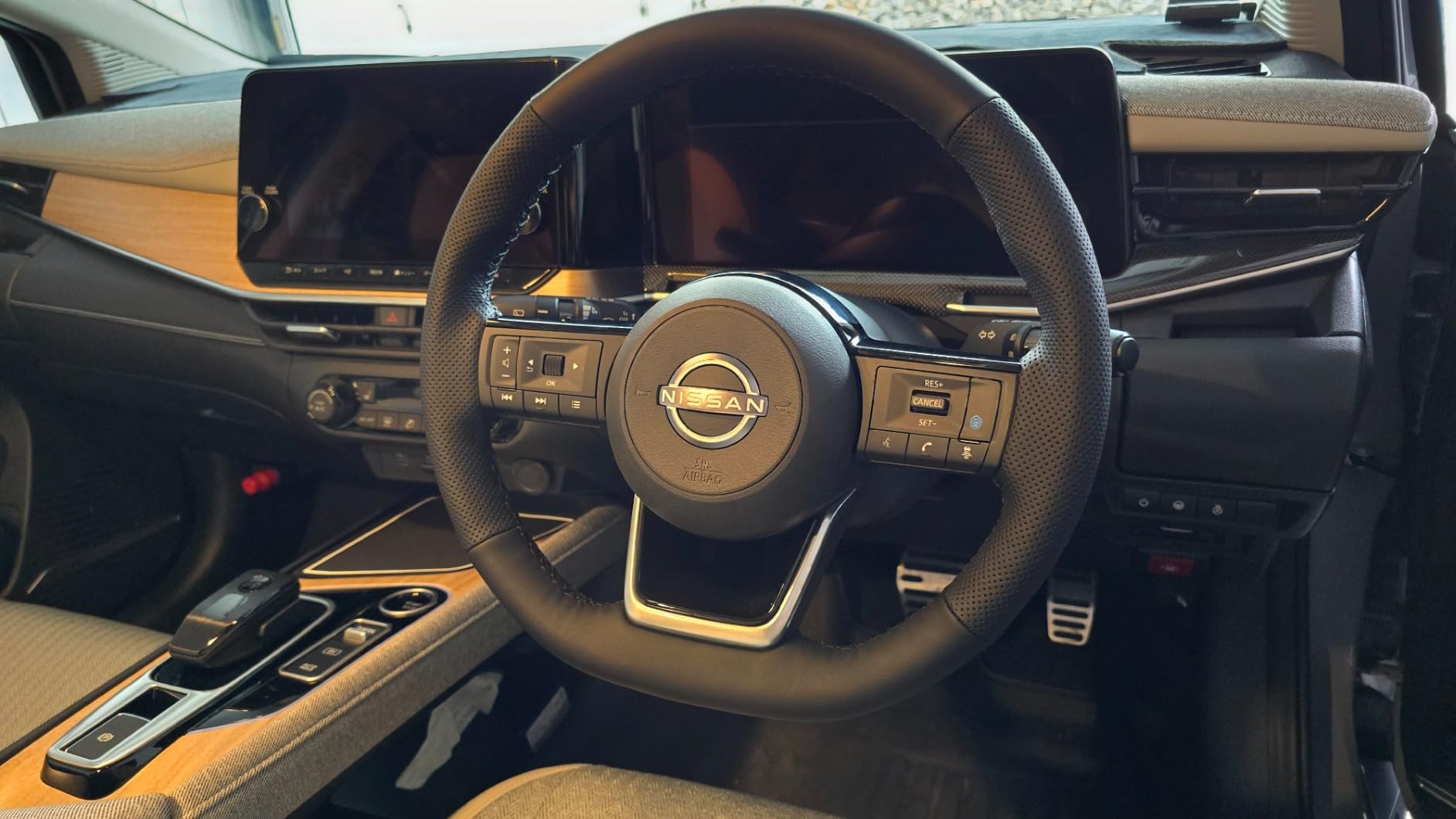 Amazon | CATYA 新型 日産 ノート E13系 ハンドルカバー ステアリングカバー D型 握りやすい 薄いタイプ 潤い手触り 滑り止め 耐熱 本革 内装アクセサリー 1P ...