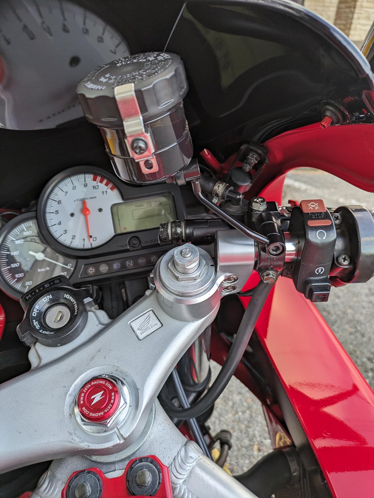 Amazon.co.jp: PLOT(プロト) オイルタンクステー ブレーキ ブラック/コルサコルタS15Bタンク用 BPS004SB : 車＆バイク