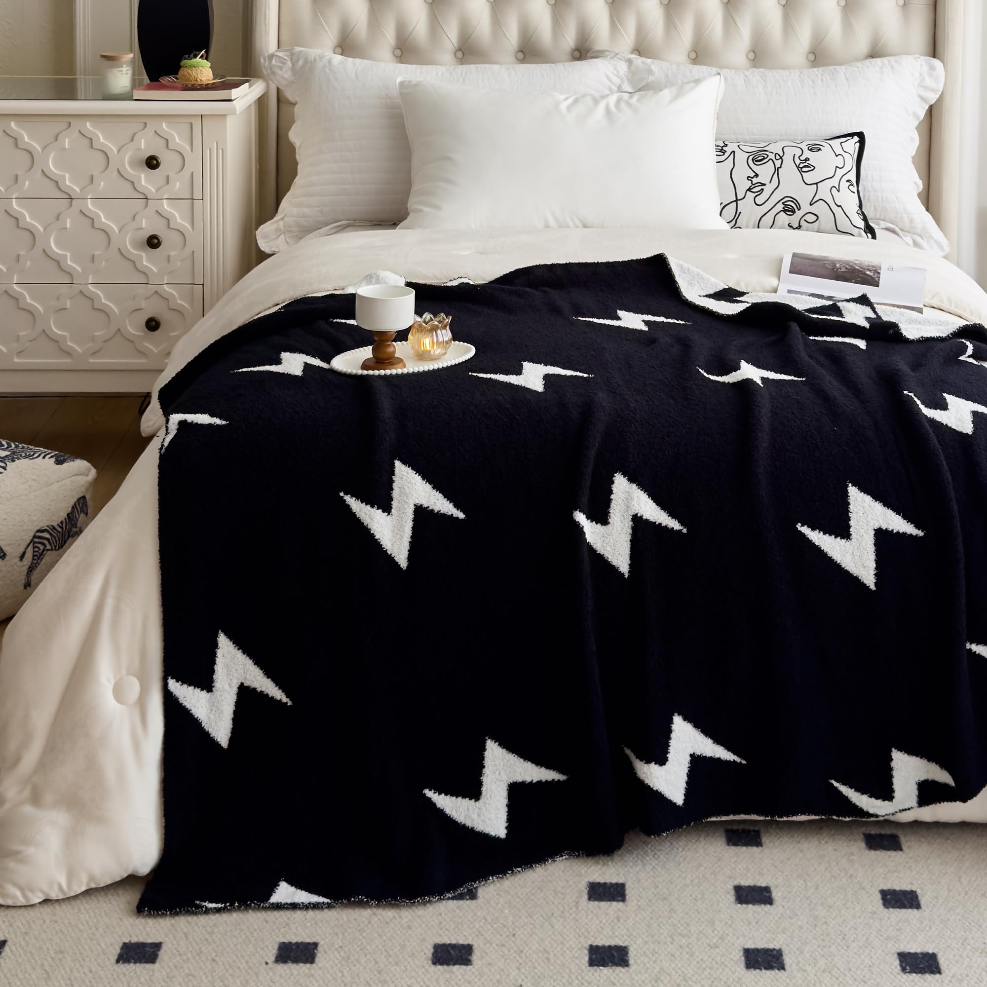 Amazon.com: NIDITW Ultra Soft Cozy Black Lightning Bolt Throw Blanket ...