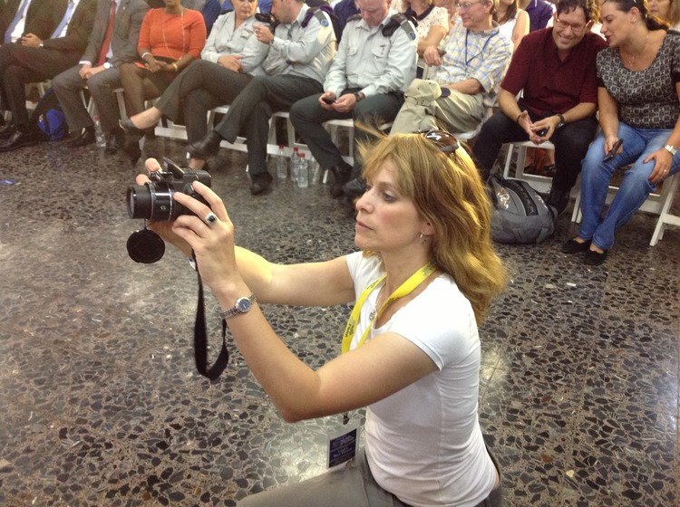 Amazon.com: Laura Ben-David: books, biography, latest update