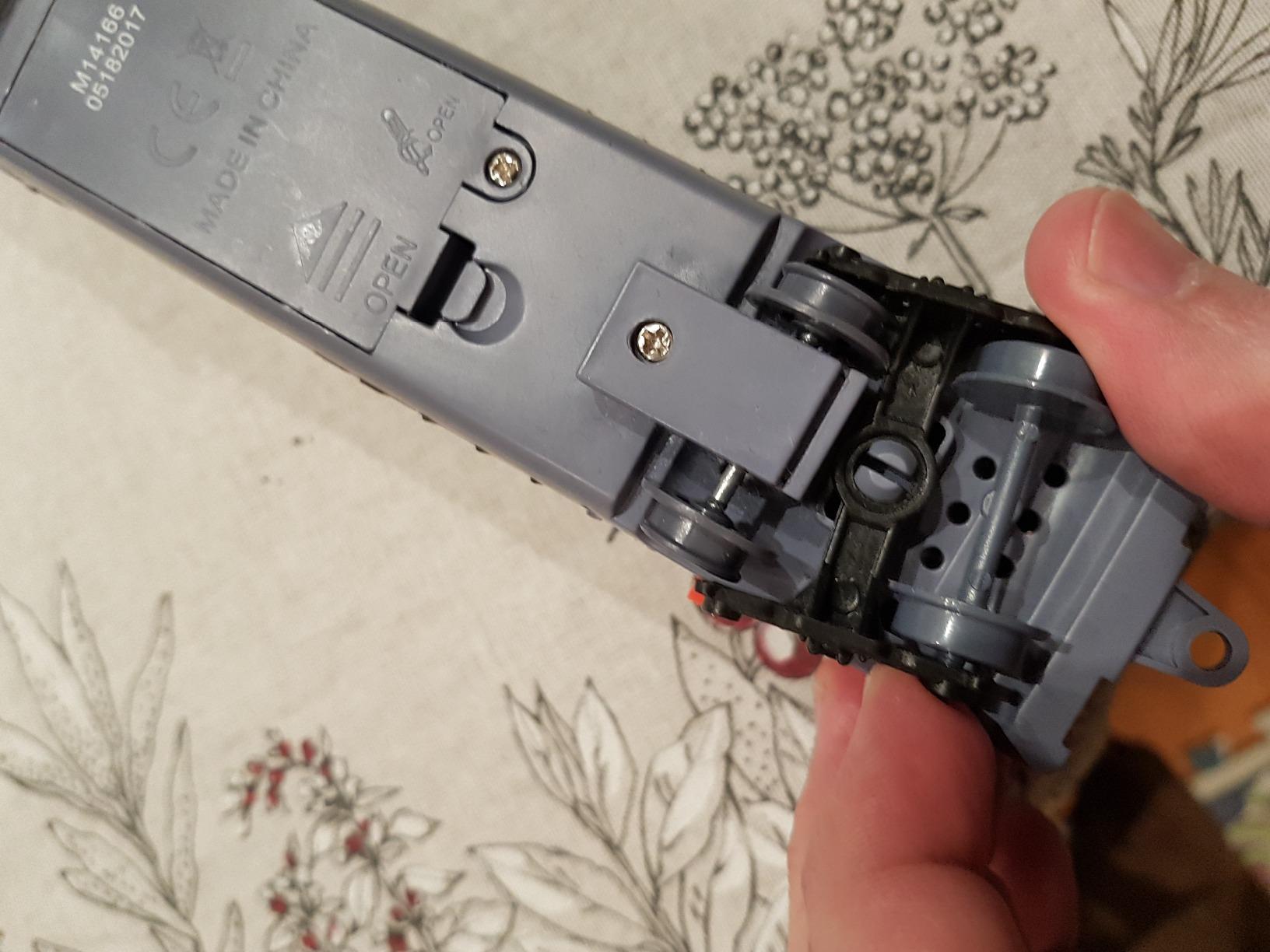 Amazon.com: WowToyz Classic Train Set - Diesel Engine with Passenger ...