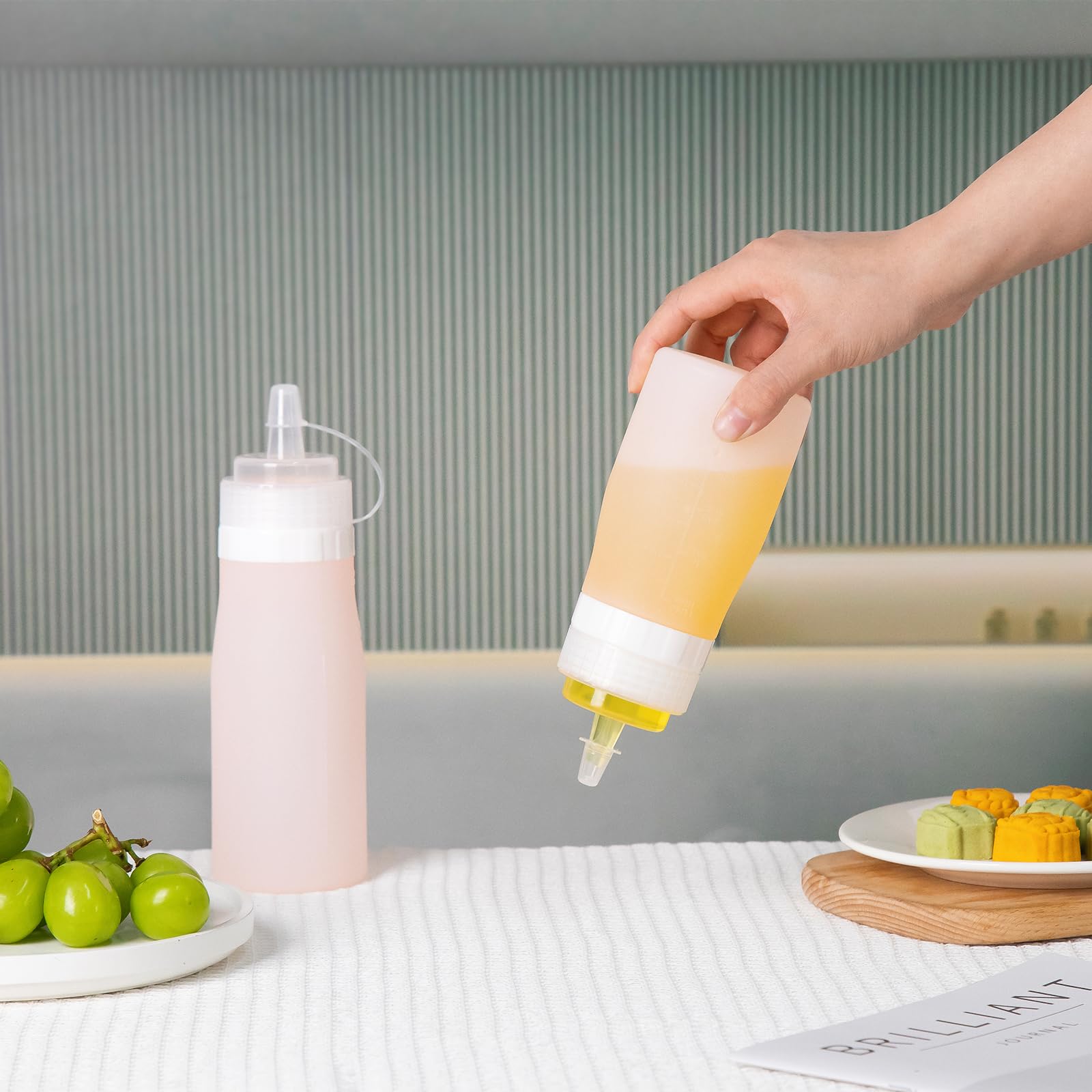 Snapklik.com : Mrsdry Condiment Squeeze Bottles, 12 Oz Silicone Squeeze ...