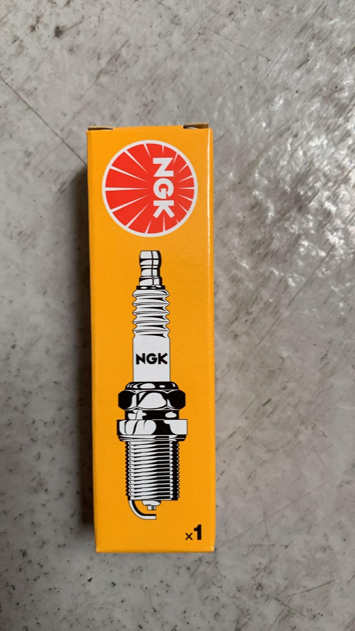 Amazon.com: NGK SPARK PLUG SET NGK - 708.05.00 - B8ES 2411 - Set 2 ...