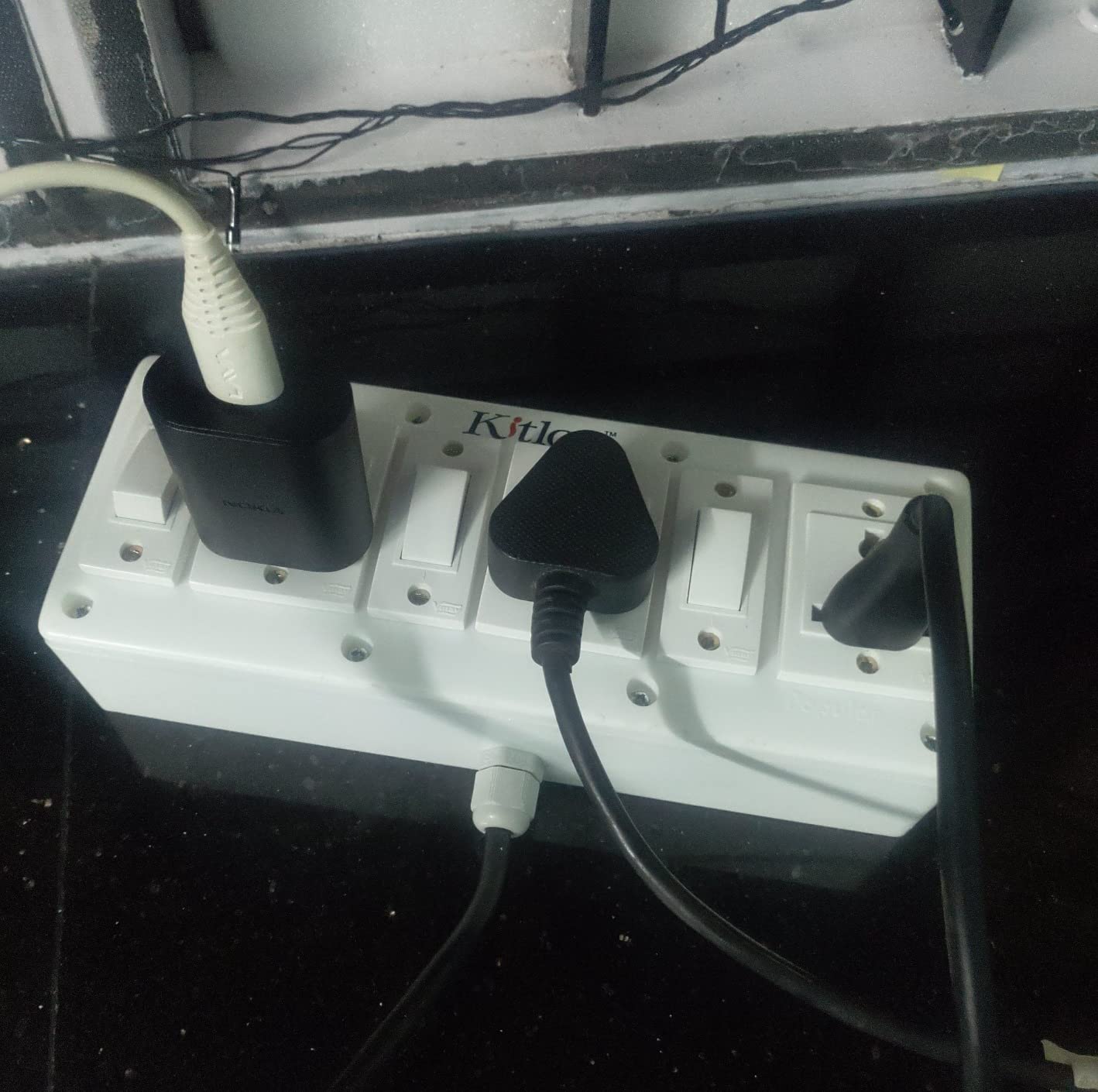 Kitlon 6A 3 Socket Extension Board with 1 Universal & 2 Indian Sockets ...