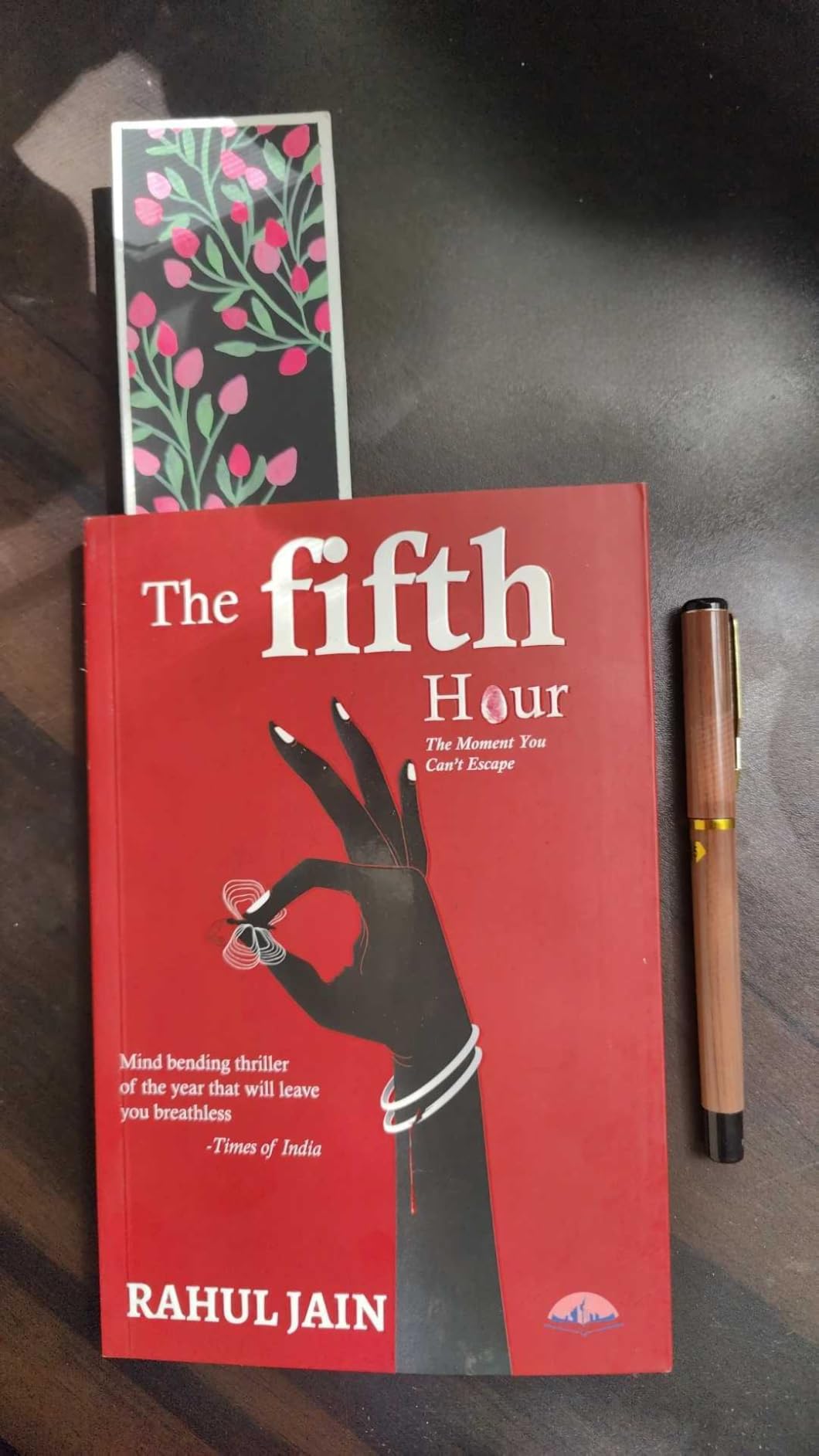 The fifth hour - A riveting psychological thriller full of twists and ...