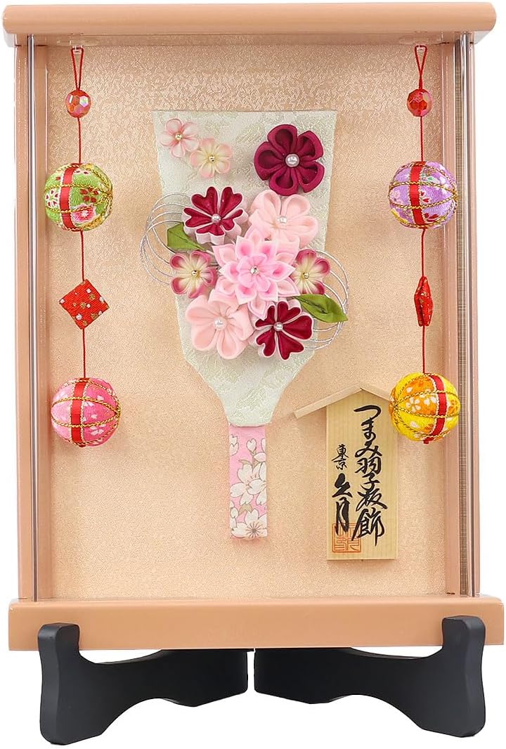 Amazon | 羽子板 久月 つまみ細工 羽子板 うす桃 パールピンク塗り 壁掛け 額飾り 鞠二連つるし付き アクリルケース スタンド付き 【HGQ-Q24-H63S】 6号 額飾り 羽子板 ...