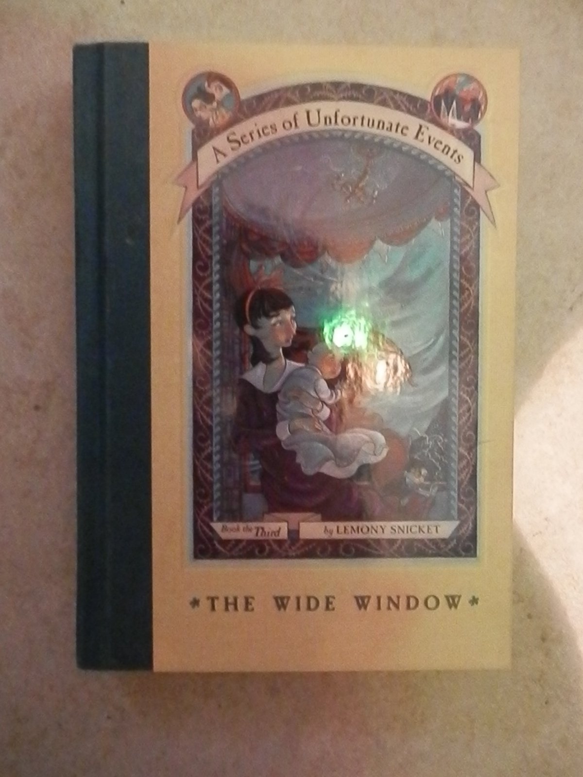 The Wide Window: Lemony Snicket: 9780439759069: Amazon.com: Books