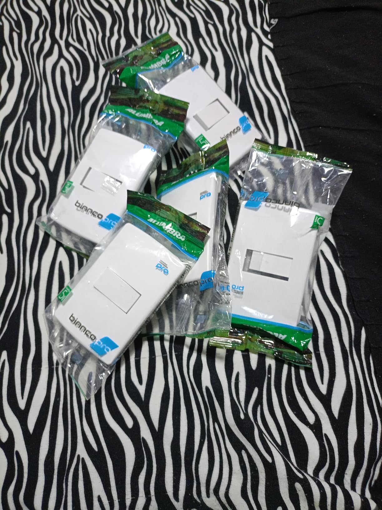 Conjunto 1 Interruptor Simples com Placa 4X2, Alumbra, Bianco Pro 85010 ...