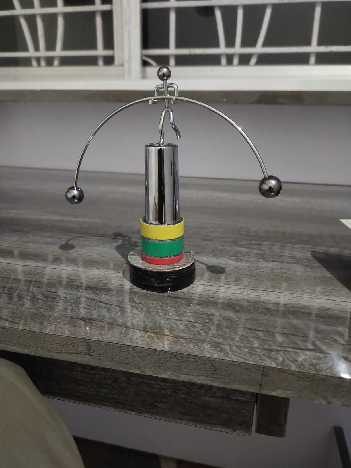 Simxen Mini Steel Balance Toy Weightlifter Kinetic Art Balance Toy ...