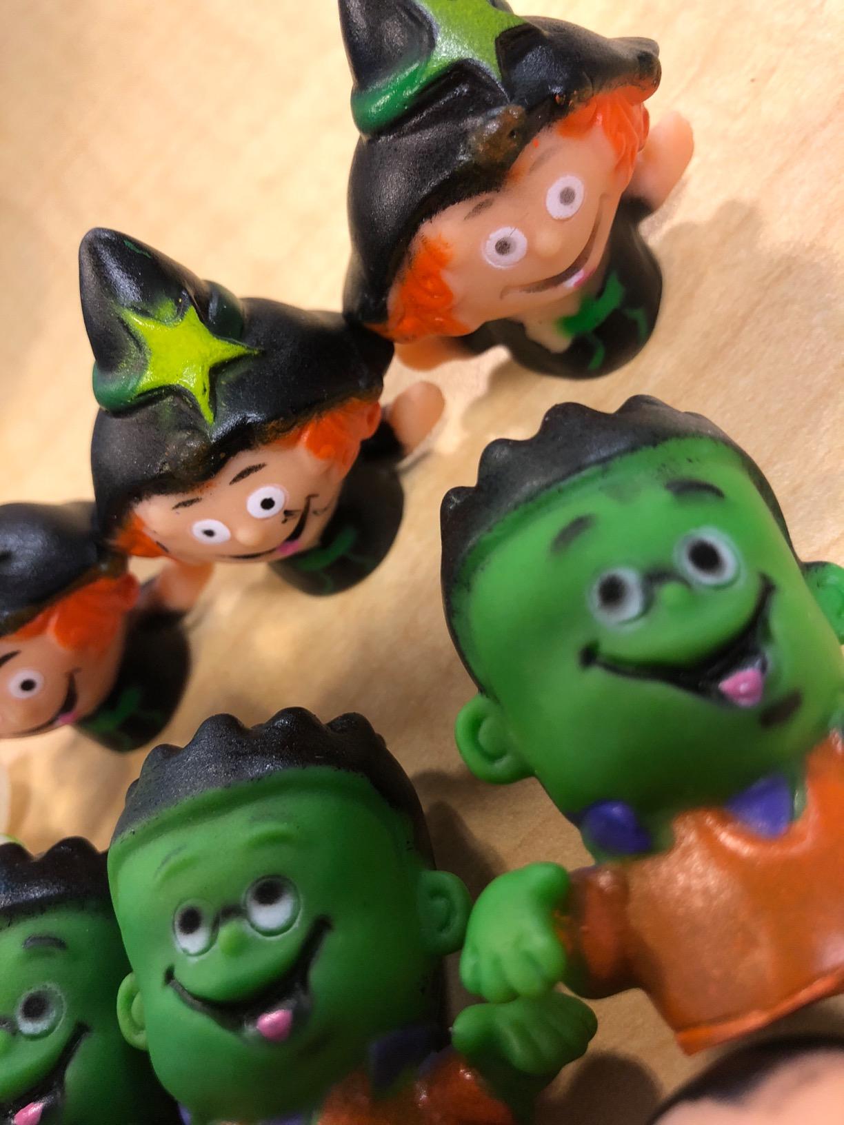 Amazon.com: VINYL HALLOWEEN CHARACTER FINGER PUPPETS - Toys - 12 Pieces ...