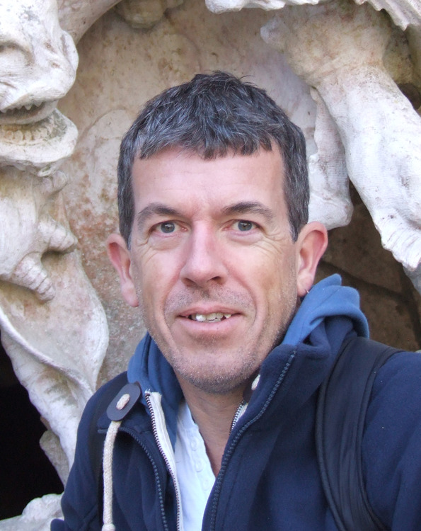 Amazon.com: Huw Thomas: books, biography, latest update