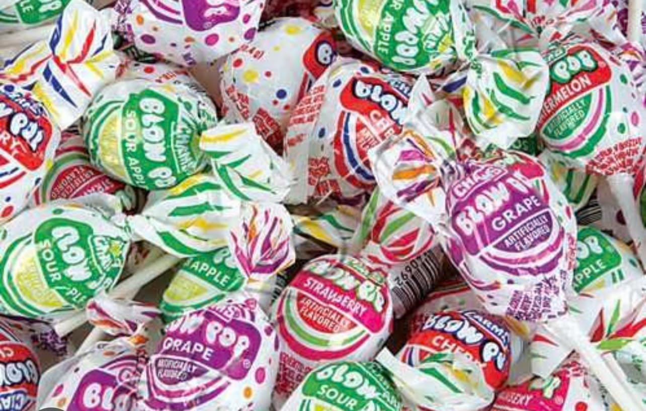 Amazon.com : Charms Blow Pops, Assorted Flavors, 100-Count Box (8138 ...