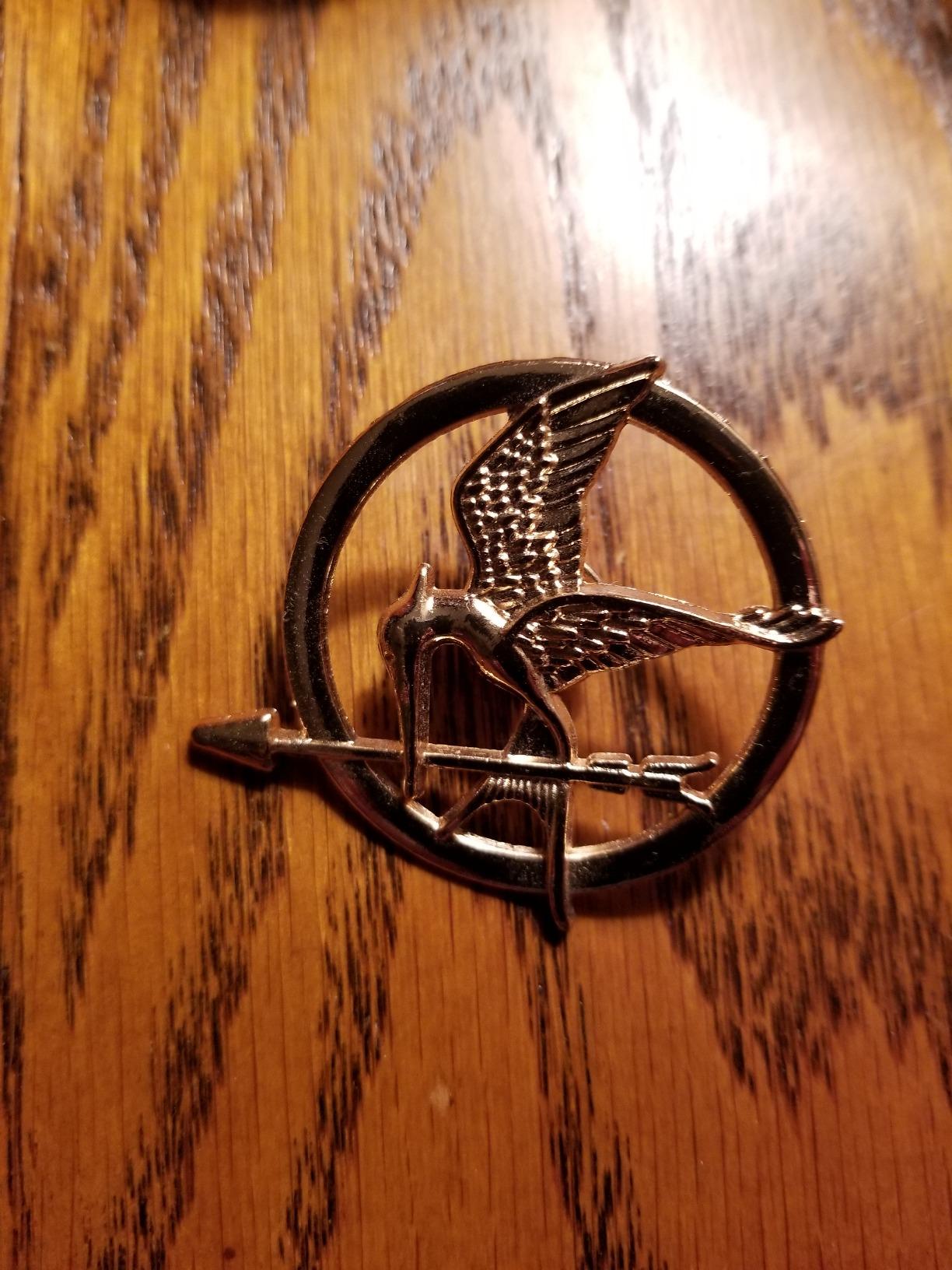 Amazon.com: Angelia The Hunger Games Movie Mockingjay Prop Rep Pin ...