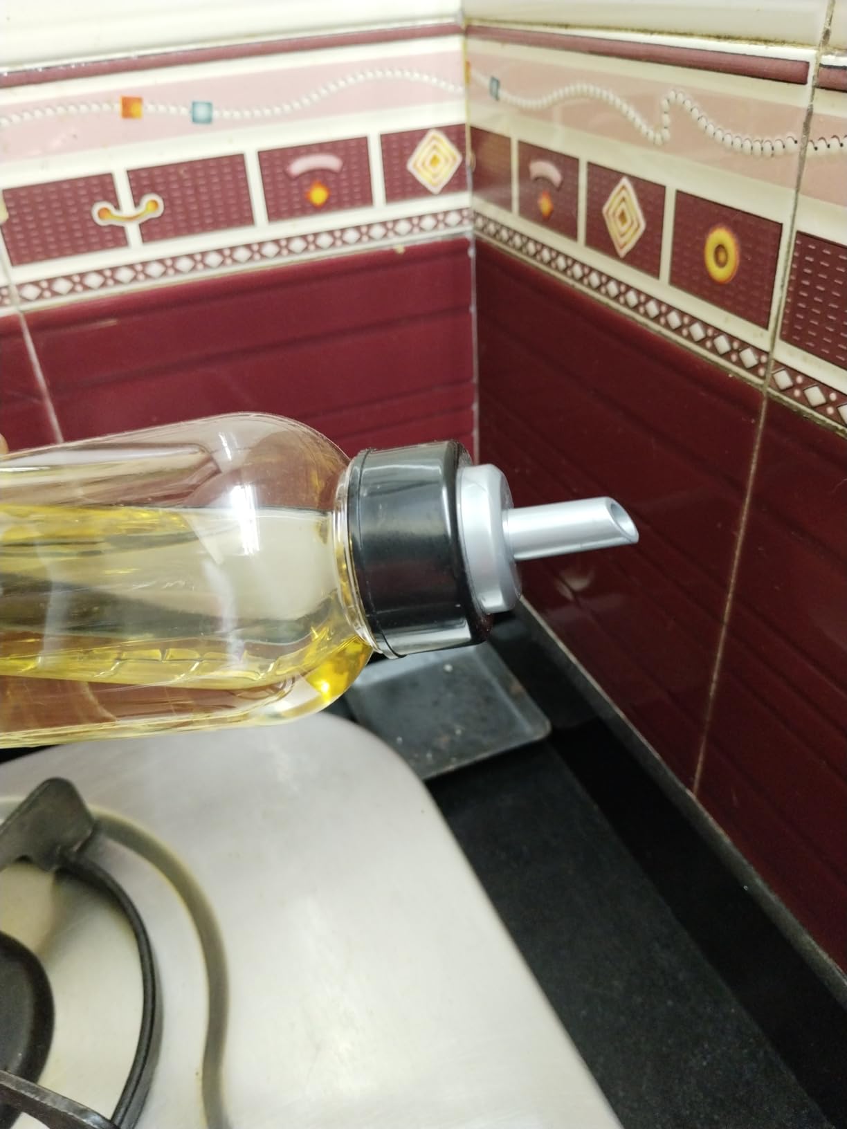 Tosaa Plastic Oil Dispenser 1 litre, 8W x 24H Centimeters, Transparent ...