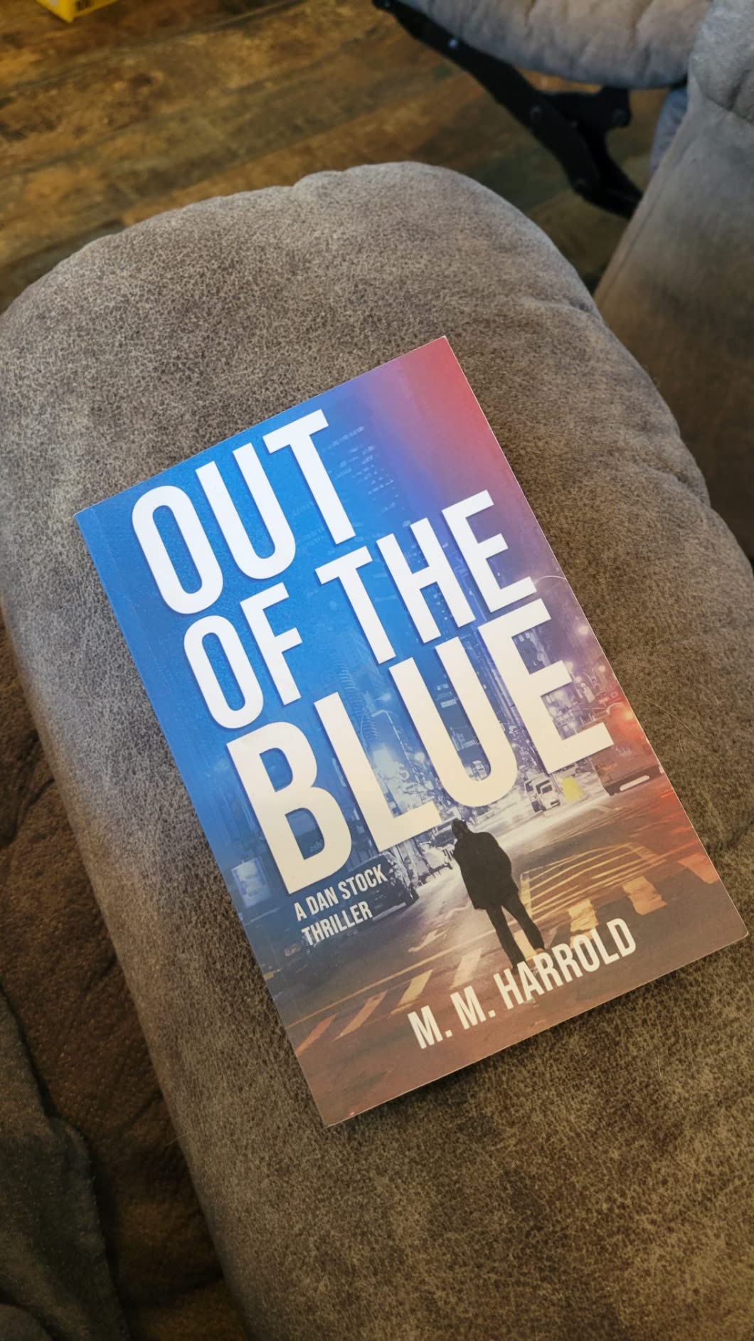Amazon.com: Out of the Blue (Dan Stock Thriller): 9781915433022 ...