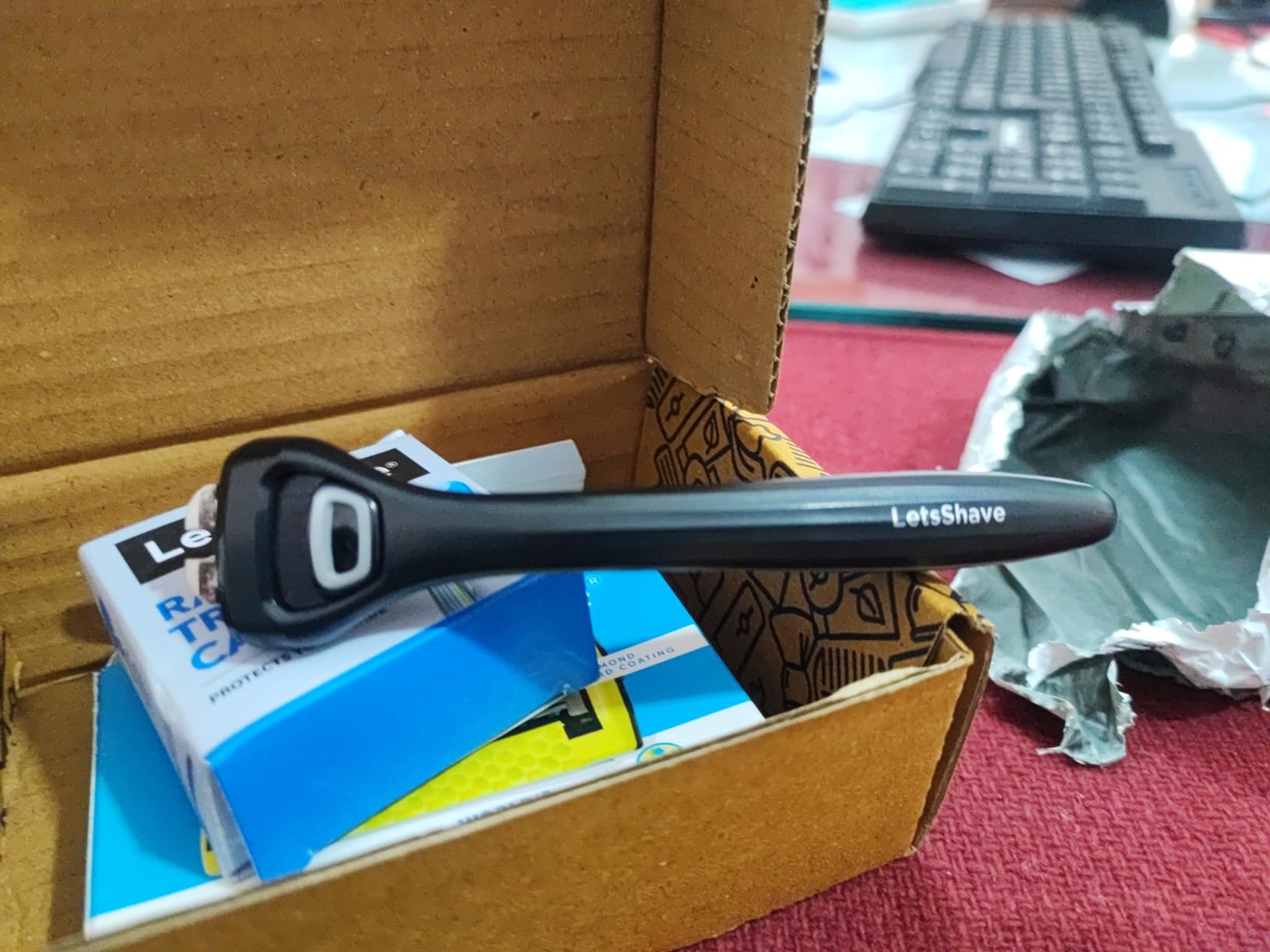 LetsShave Pro 7 Max Shaving Razor for Men | 1 Handle, 2 Refills & Cap ...