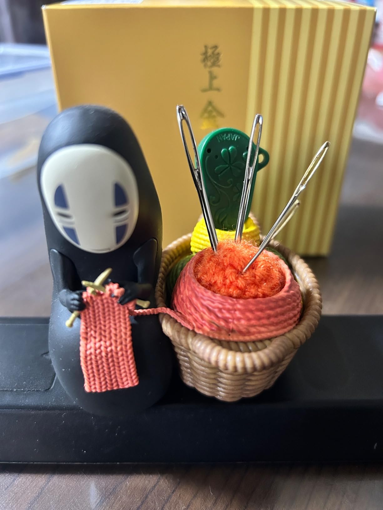 Amazon.co.jp: エンスカイ(ENSKY) スタジオジブリ作品 IKT-05B 千と千尋の神隠し 印鑑立て カオナシ : 文房具・オフィス用品