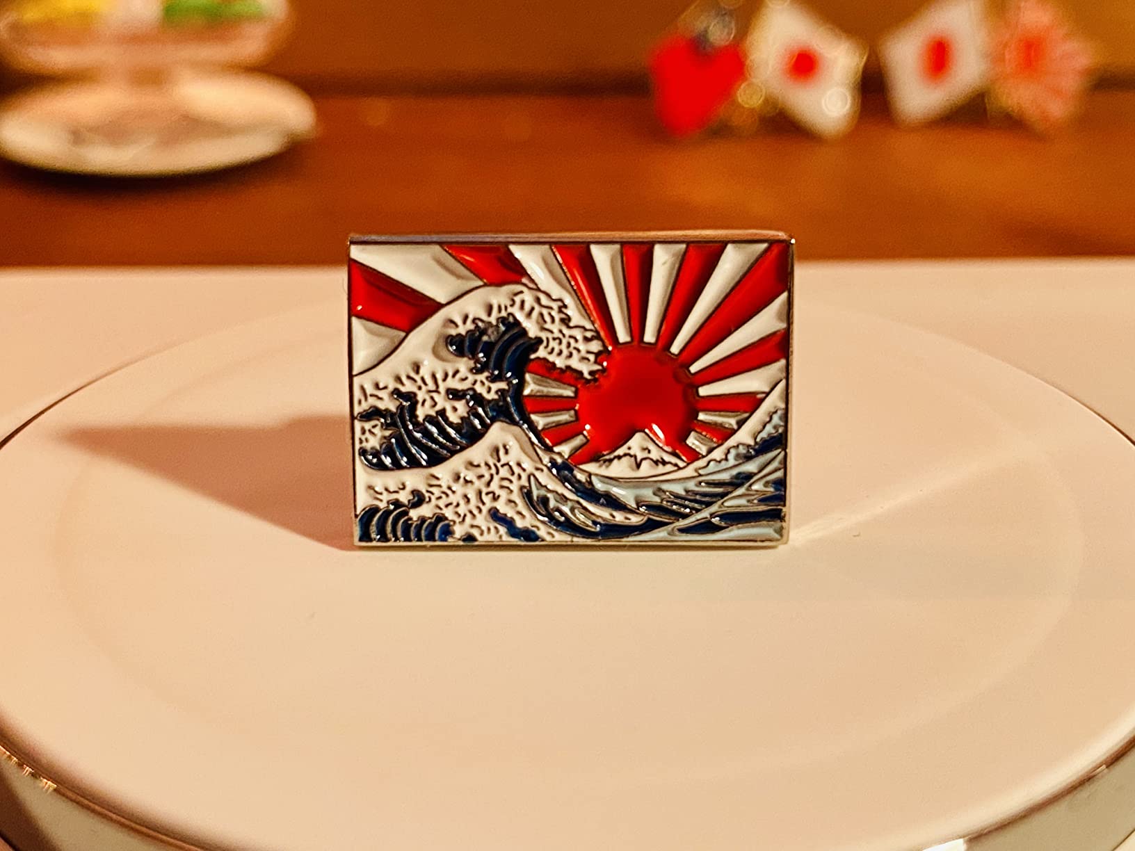 Amazon.co.jp: Don Flyee ピンバッジ ピンズ 葛飾北斎 富嶽三十六景 神奈川沖浪裏 旭日旗 モチーフ バタフライクラッチ 合金製 日本伝統デザイン C0047 : ファッション