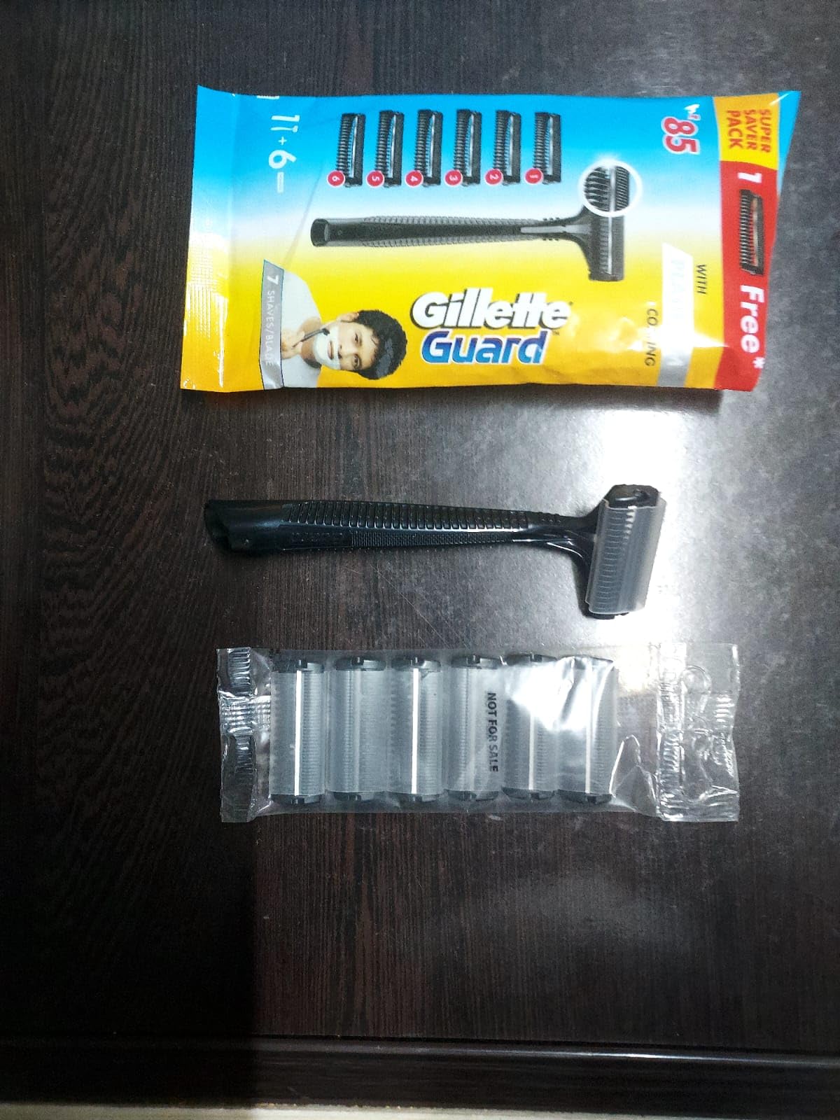 Gillette Guard Shaving Razor for Men (1 Razor with 6 blades) | Value ...