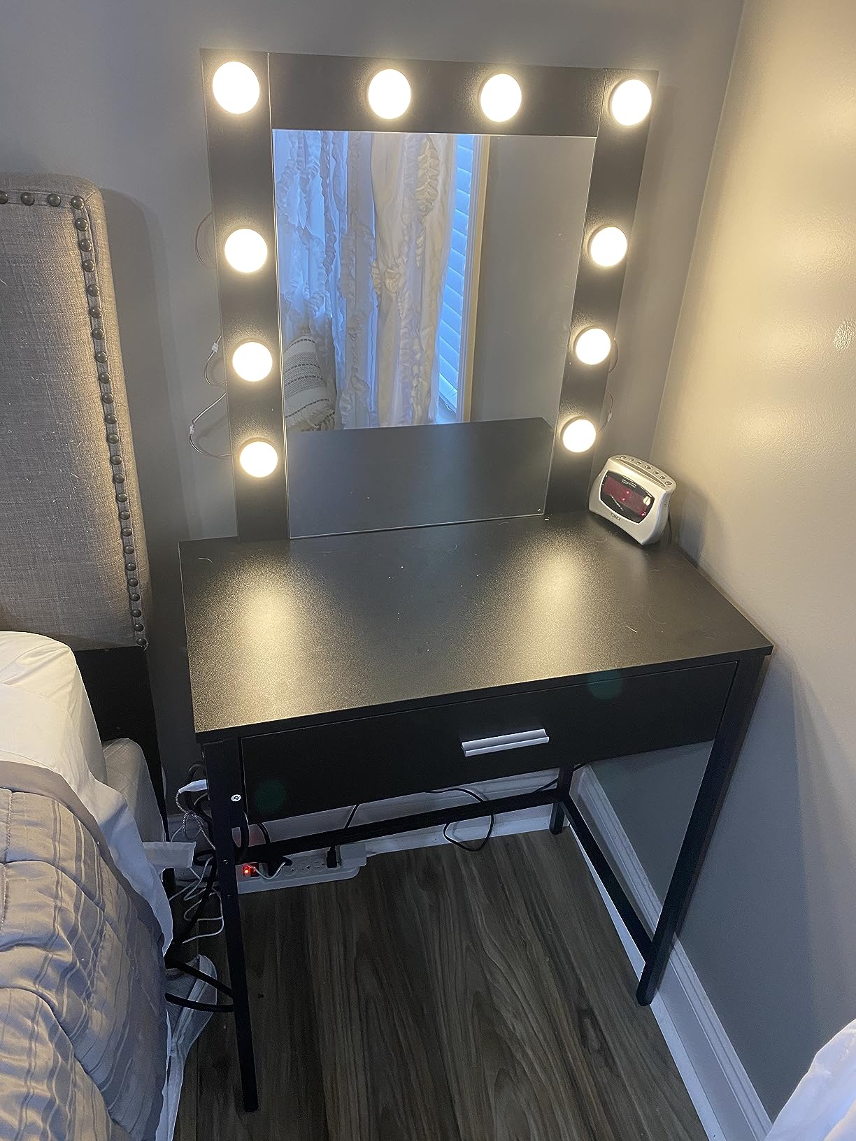 $20/mo - Finance Irontar Makeup Vanity Table with Charging Station and ...
