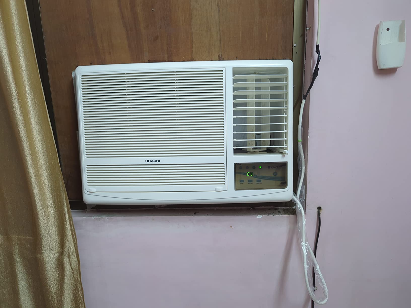 Hitachi WINDOW AC - 1.5 Ton NEW KAZE PLUS 3-Star - R32 RAW318HFDOF ...