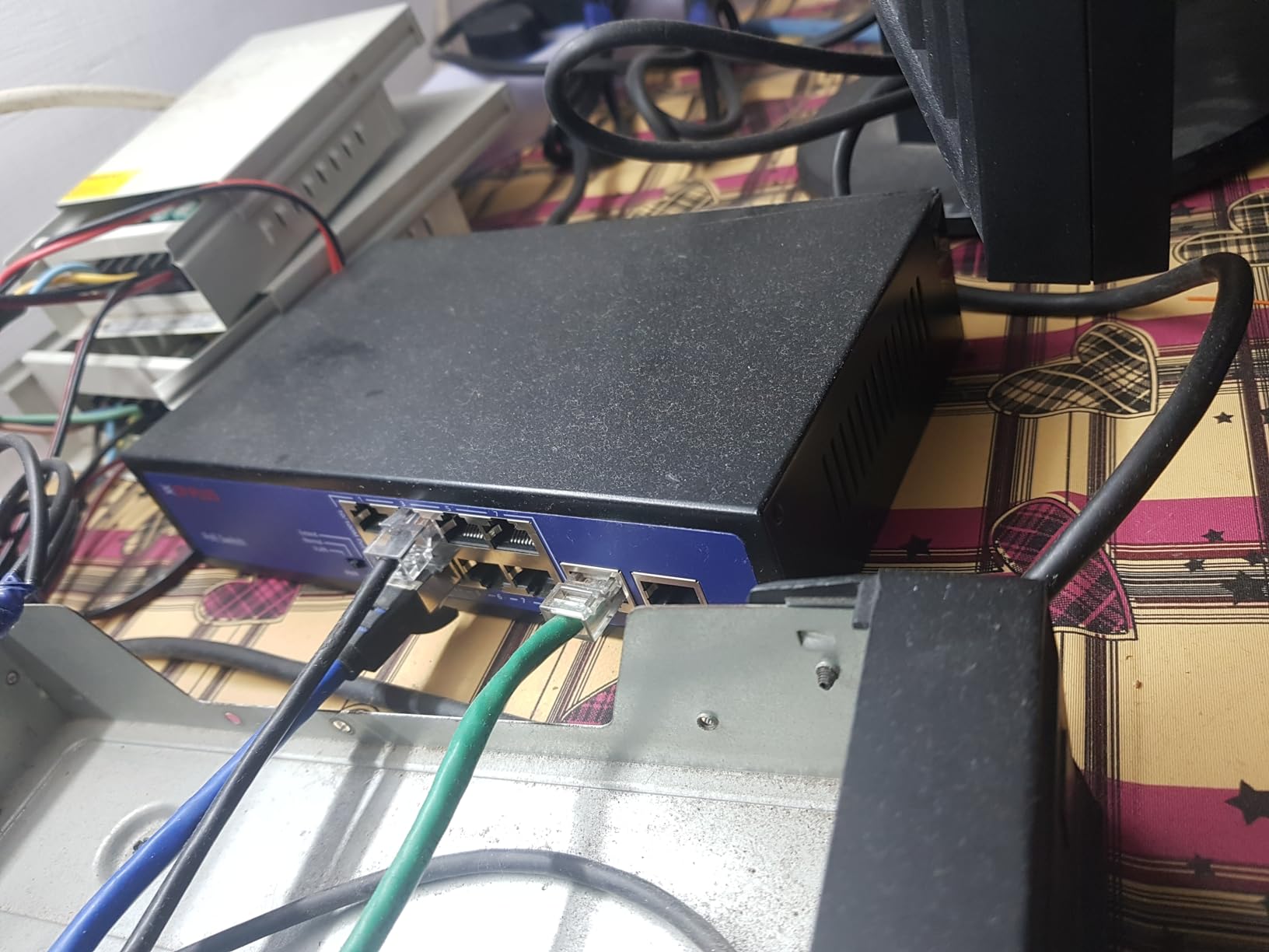 CP Plus 10 Ports Fast Ethernet with 8 PoE Ports (10/100 Mbps) & 2 ...