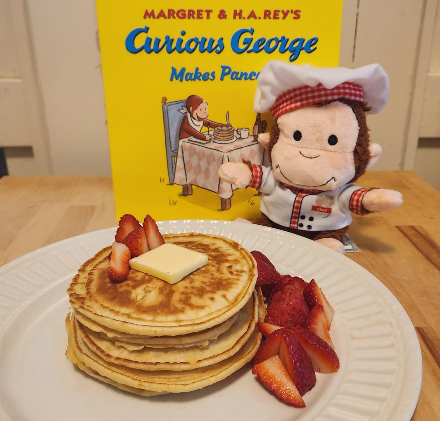 Amazon.com: KIDS PREFERRED Curious George Cuteeze Monkey Stuffed Animal ...