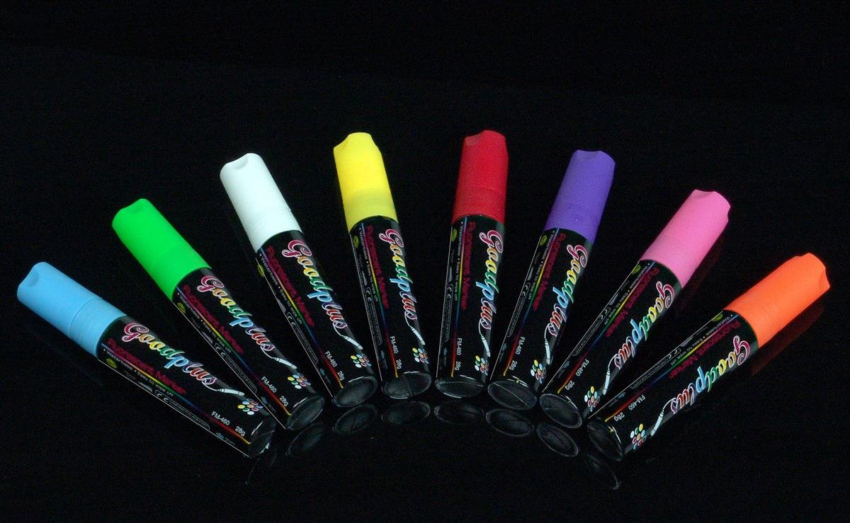 Amazon.com : Displays2go Set of 16, Neon Chalk Wet Erase Markers for ...